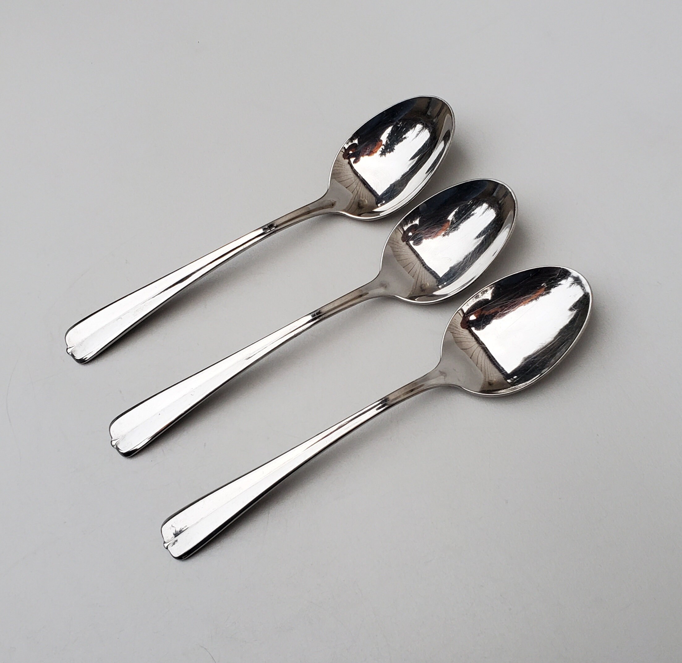 Oneida Stainless Gala Impulse Pattern Set of 3 Soup Spoons Glossy Center Ridge Design MCM 6.75 ...