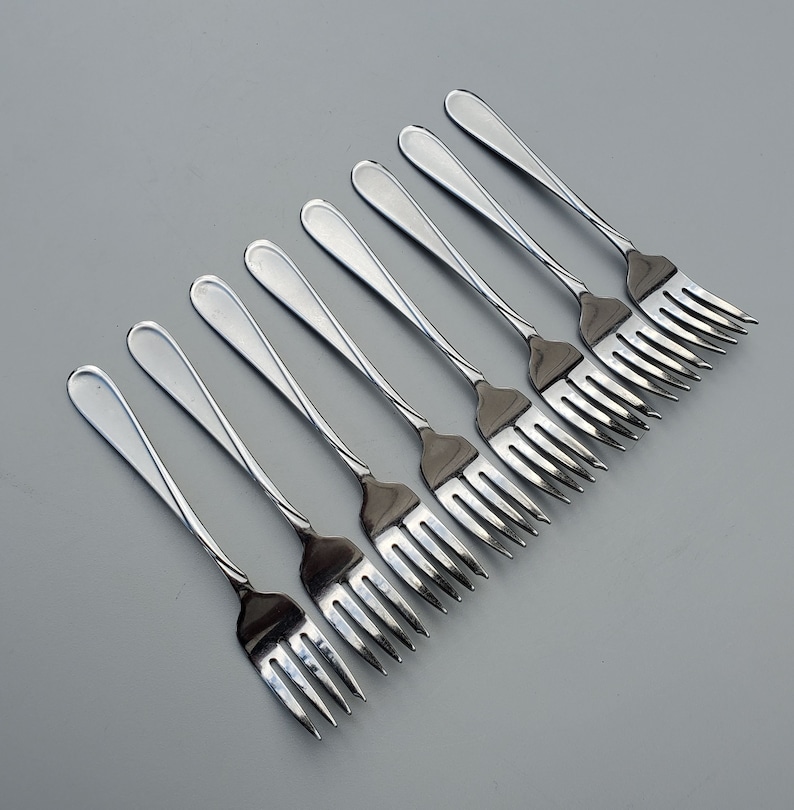 Oneida Flight Reliance Stainless Flatware Set of 8 Salad Forks Satin ...