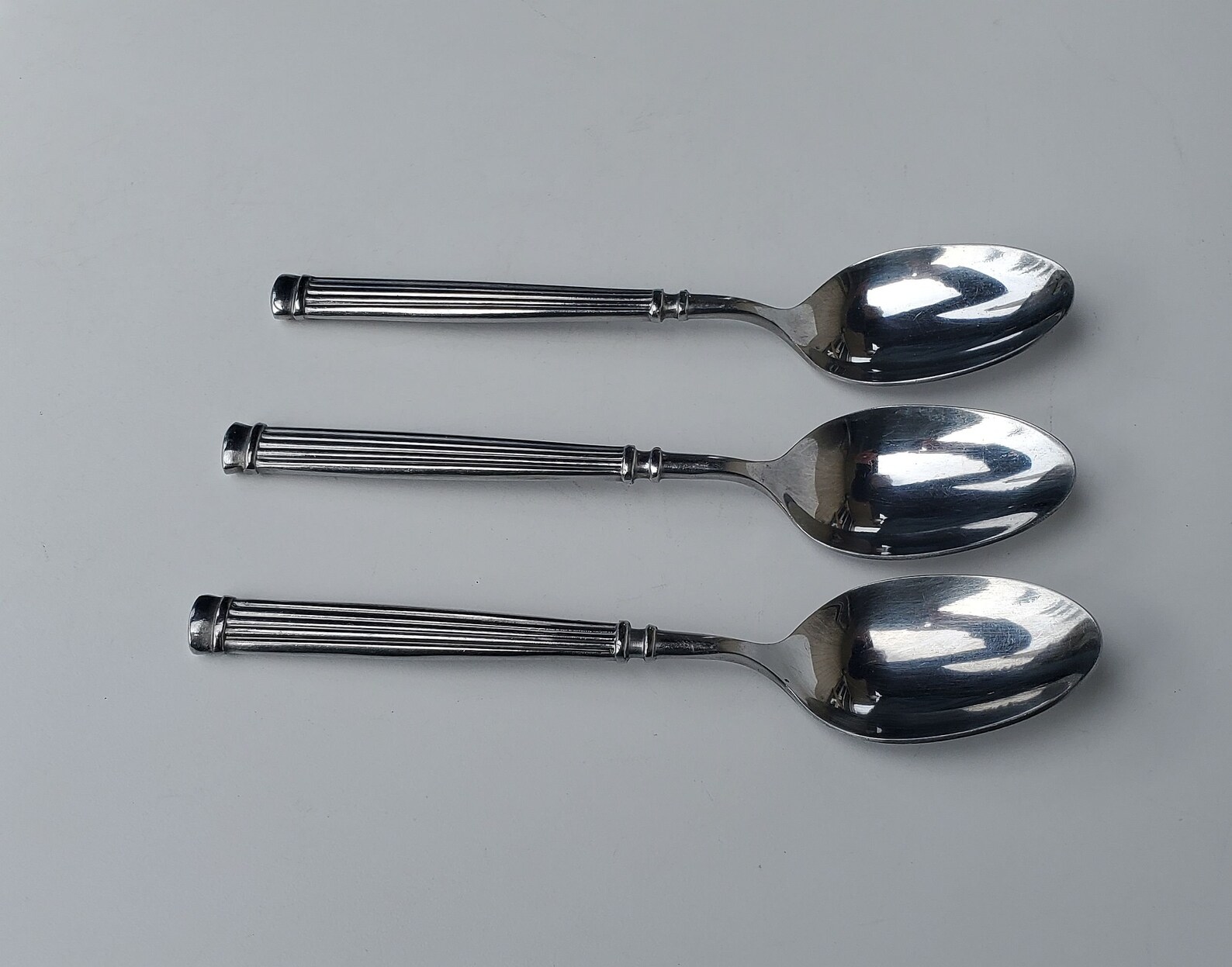 Hampton Silversmiths Avignon 2 Set of 3 Soup Spoons Glossy Finish Sturdy Ribbed Handle Design 7. ...