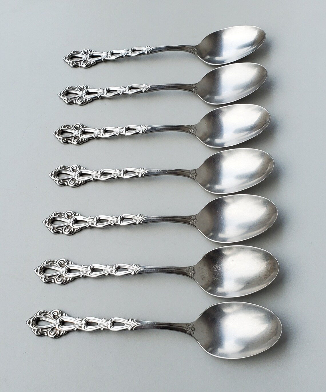 Oneida Stainless Chandelier Pattern - Set of 7 Soup Spoons - Glossy ...