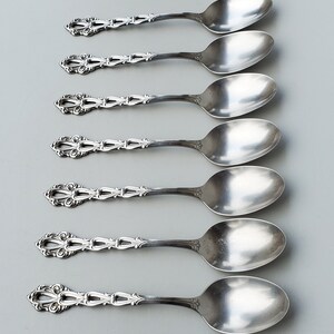Oneida Stainless Chandelier Pattern - Set of 7 Soup Spoons - Glossy ...
