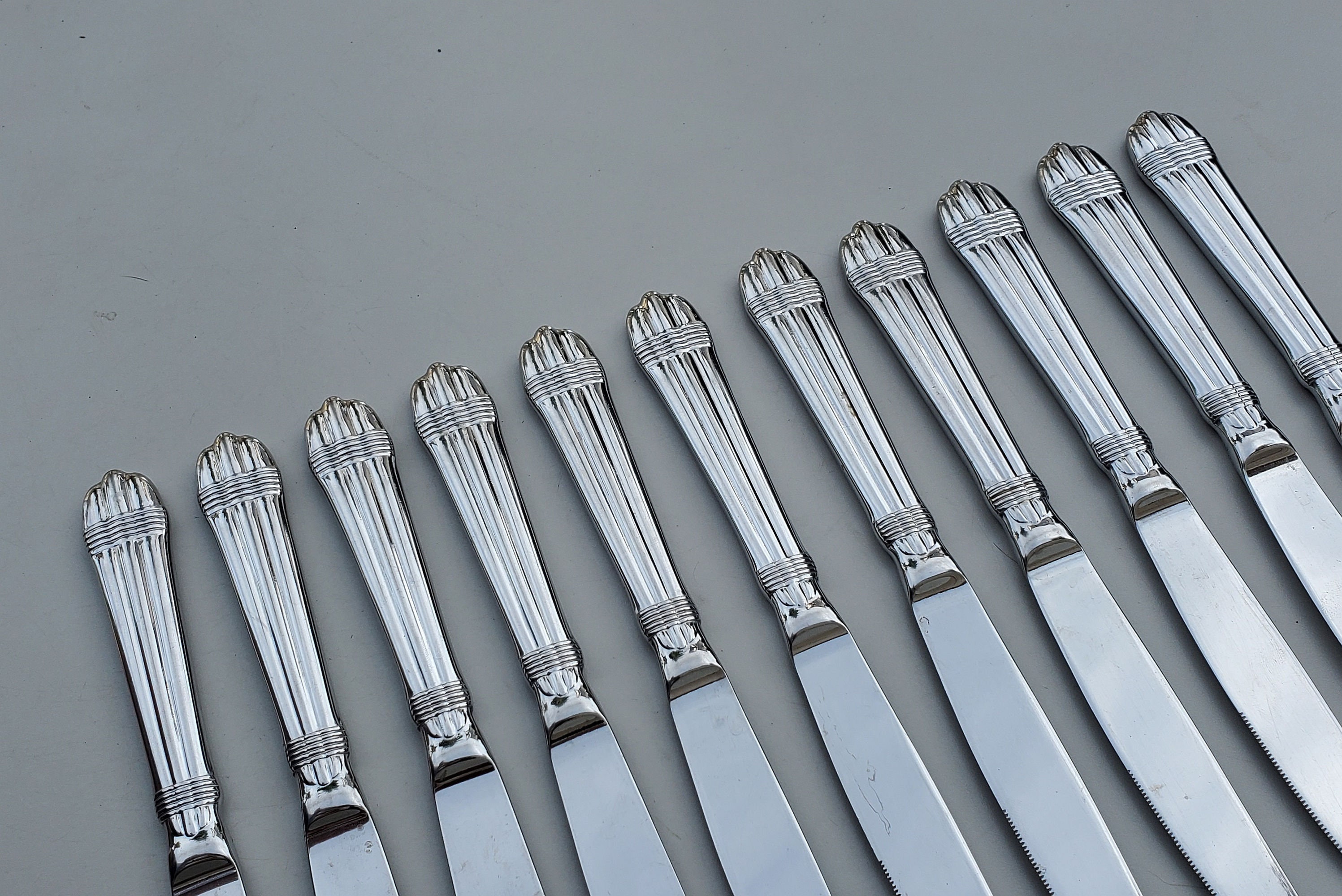 Hampton Silversmiths 18/10 Stainless Odyssey Pattern Set of 11 Dinner Knives Glossy Finish MCM ...