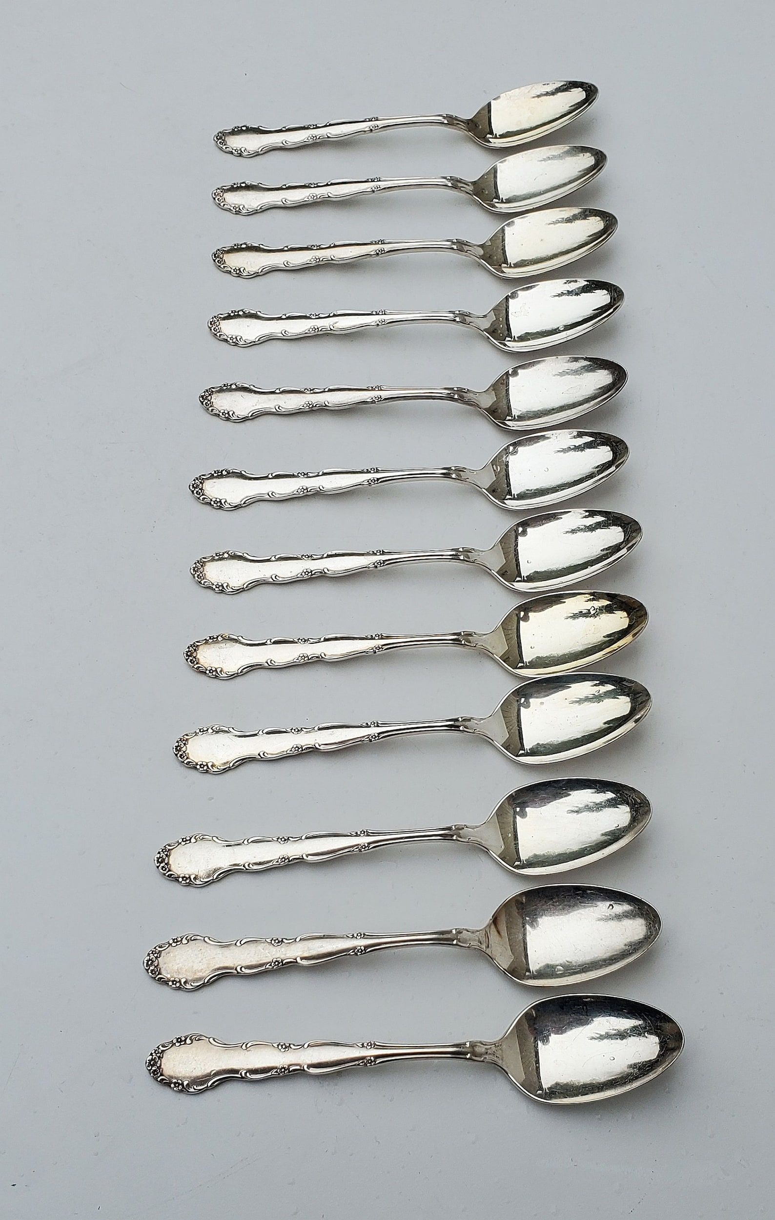 Oneida 1881 Rogers Silverplate Flirtation Pattern - Set of 12 Soup ...