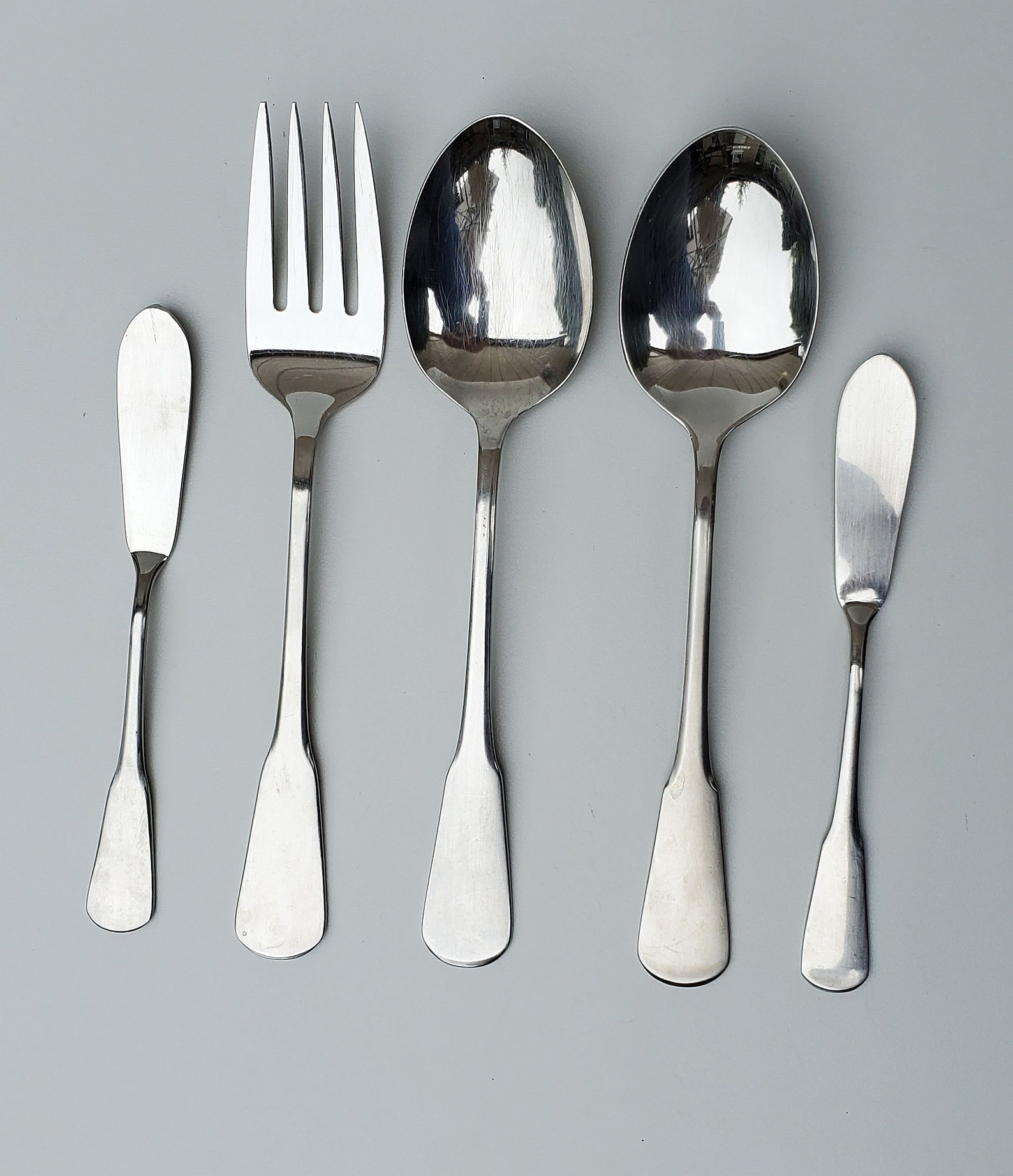 Oneida Deluxe Stainless Yankee Clipper Pattern Set of 5 Serving Pieces 2 Large Serving Spoons 1 ...