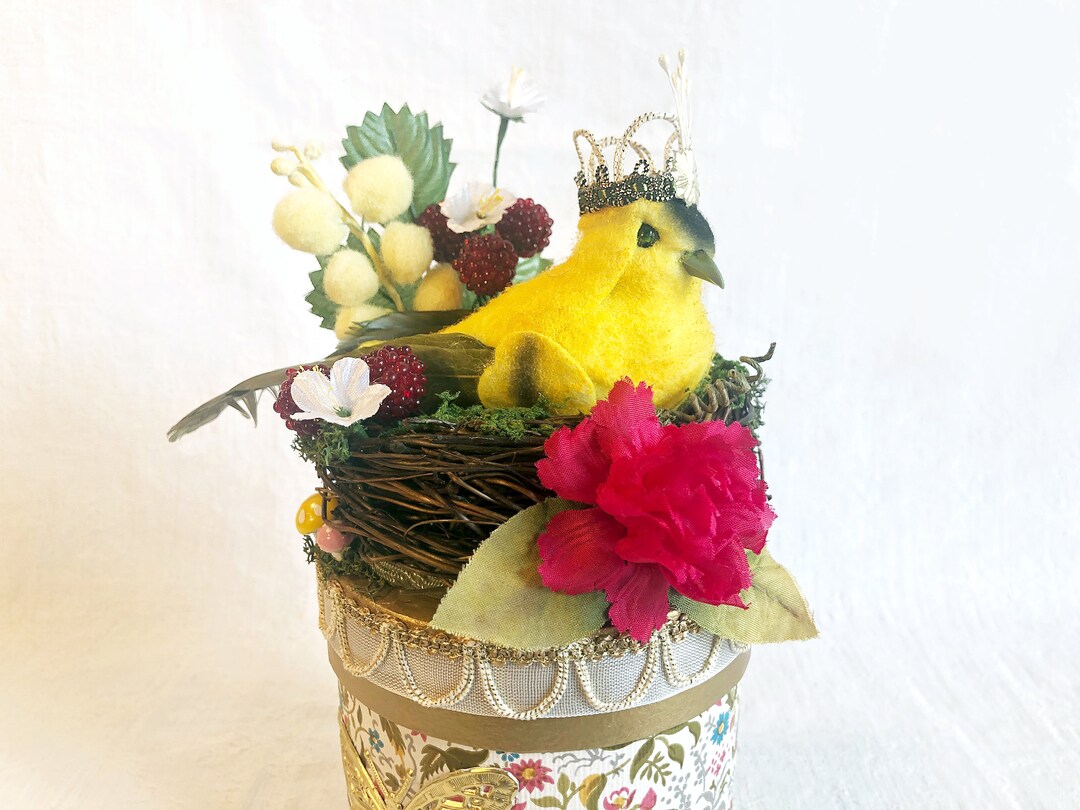 Vintage-inspired Nesting Goldfinch Candy Box Vintage Wallpaper Bird Box ...