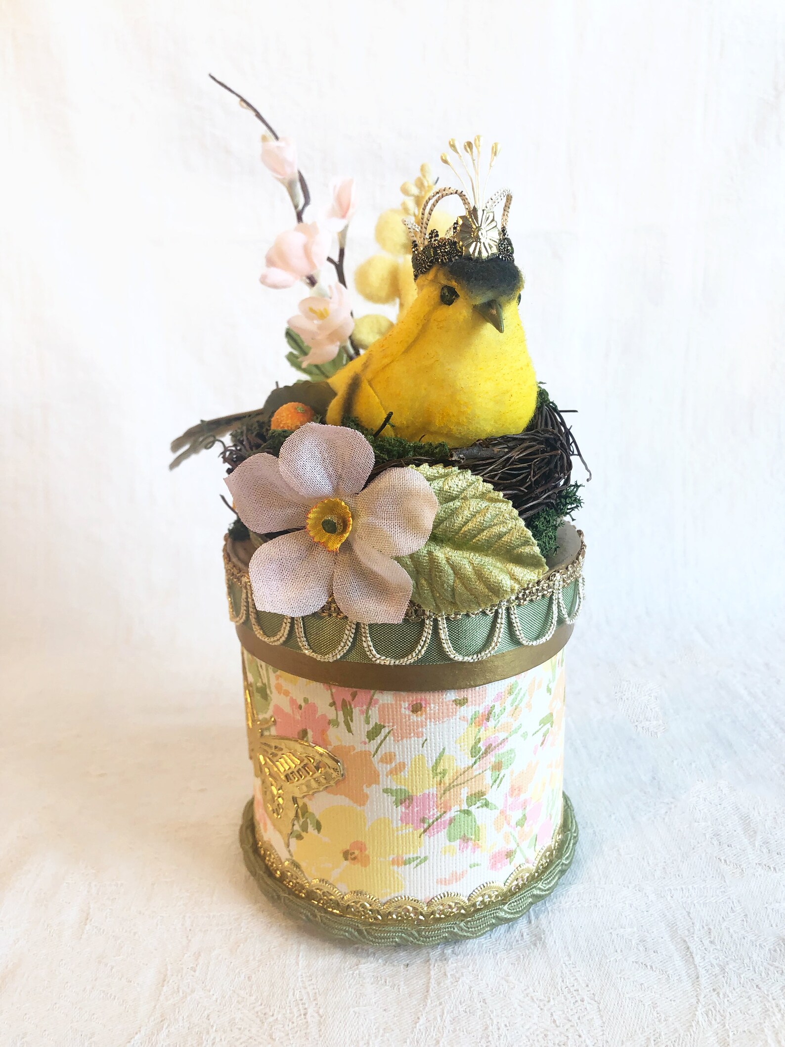 Vintage-inspired Nesting Goldfinch Candy Box | Vintage Wallpaper Bird ...