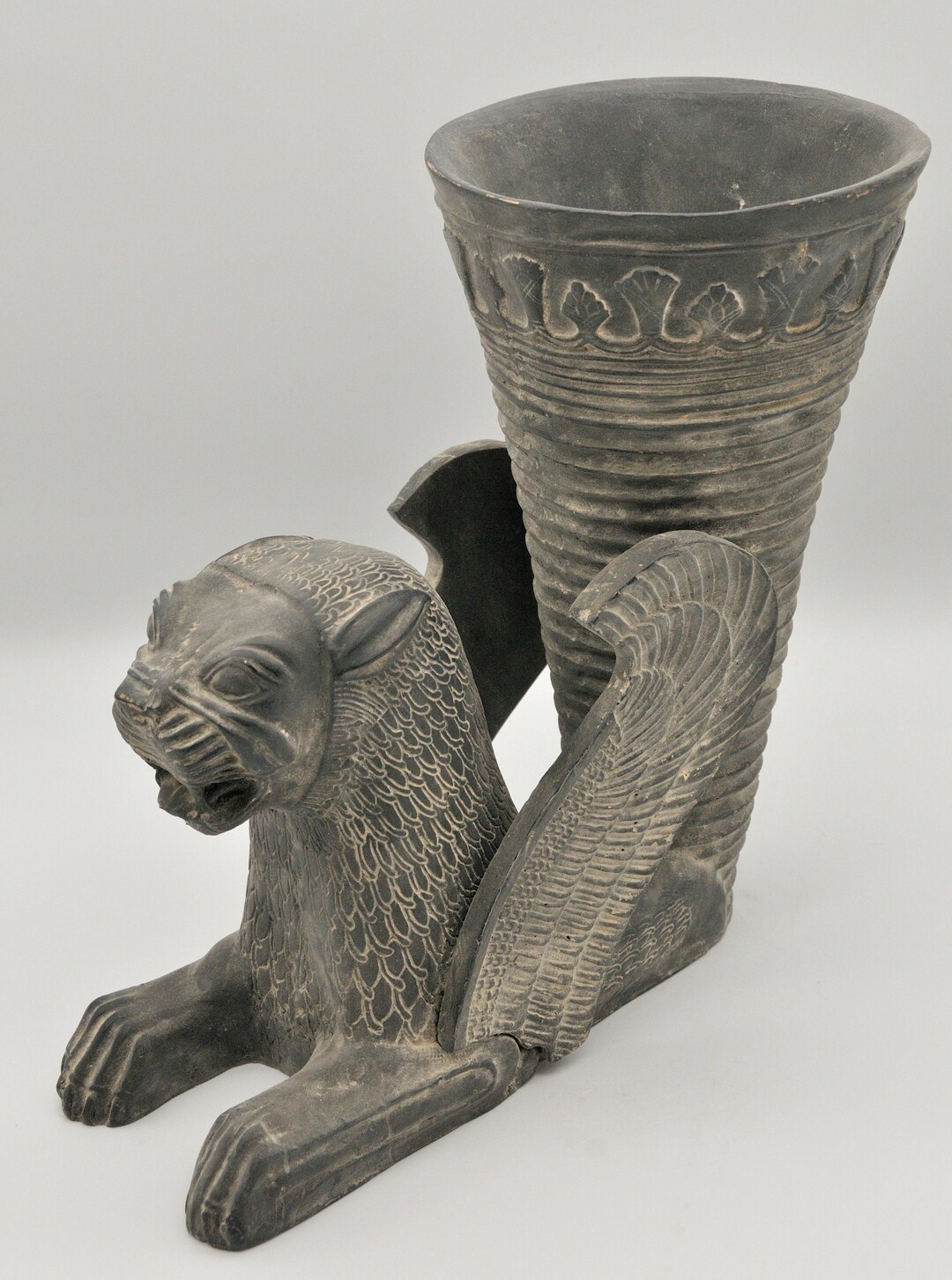 Rhyton – Winged Lion / Rhyton – Geflügelter Löwe - Etsy