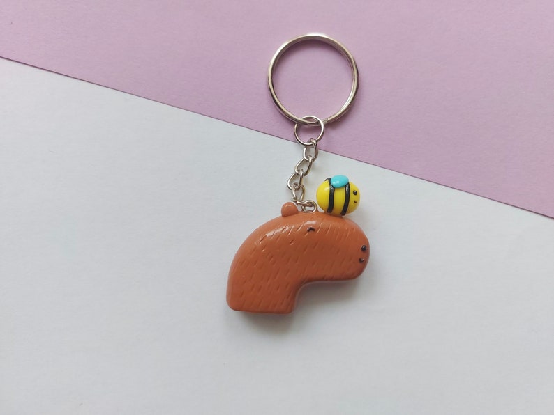 Cute Capybara Keychain, Capybara With Bee, Capybara Charm, Capybara ...