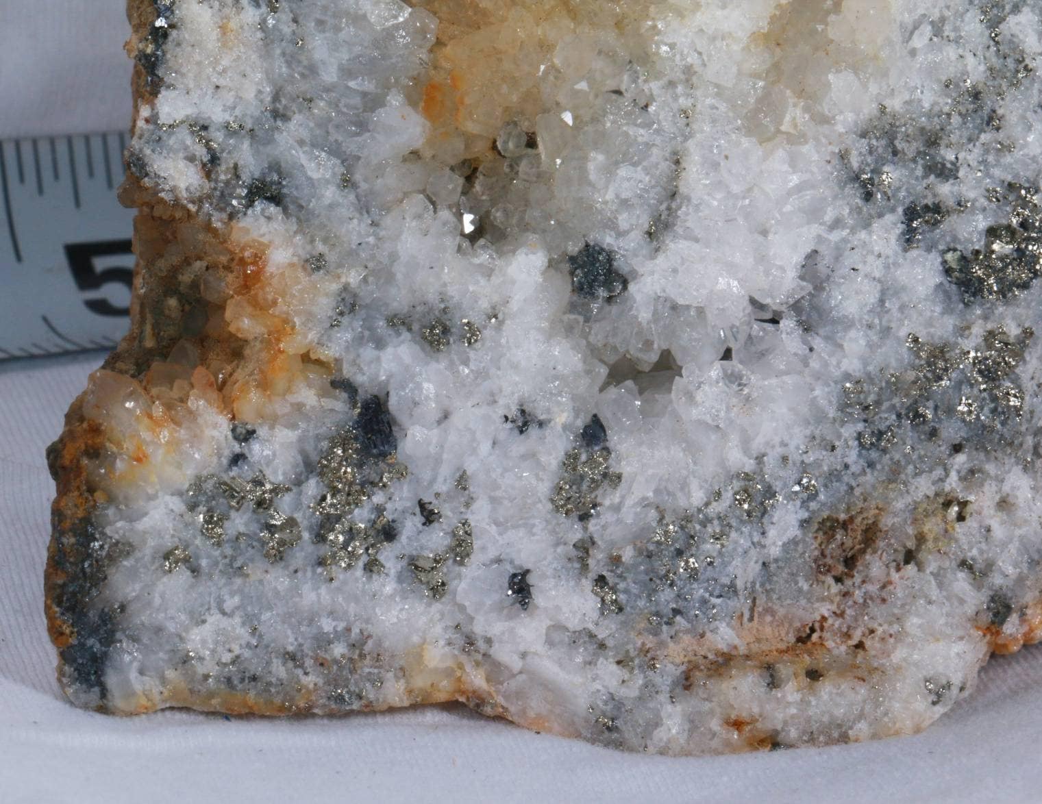 Arizona Gold, Silver High Grade Ore. in Quartz With Calcopyrite and ...