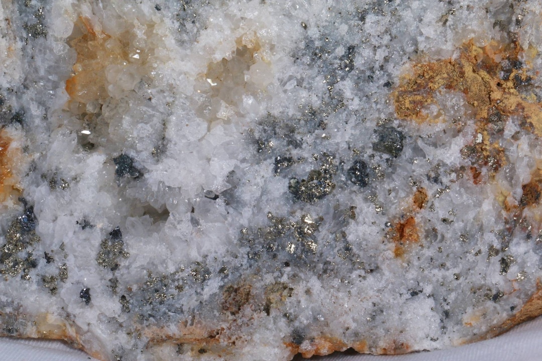 Arizona Gold, Silver High Grade Ore. in Quartz With Calcopyrite and ...