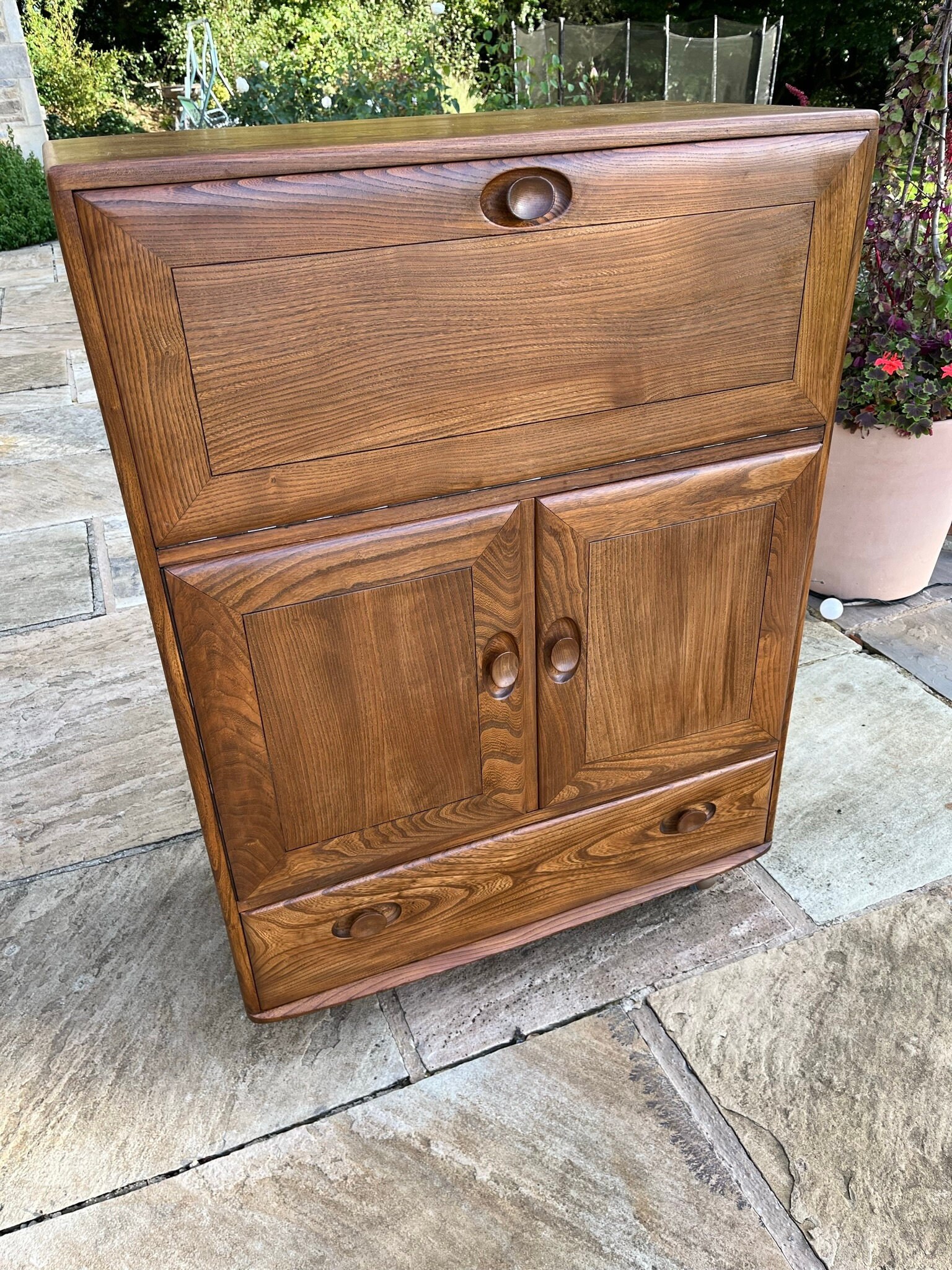Ercol windsor drinks cabinet store