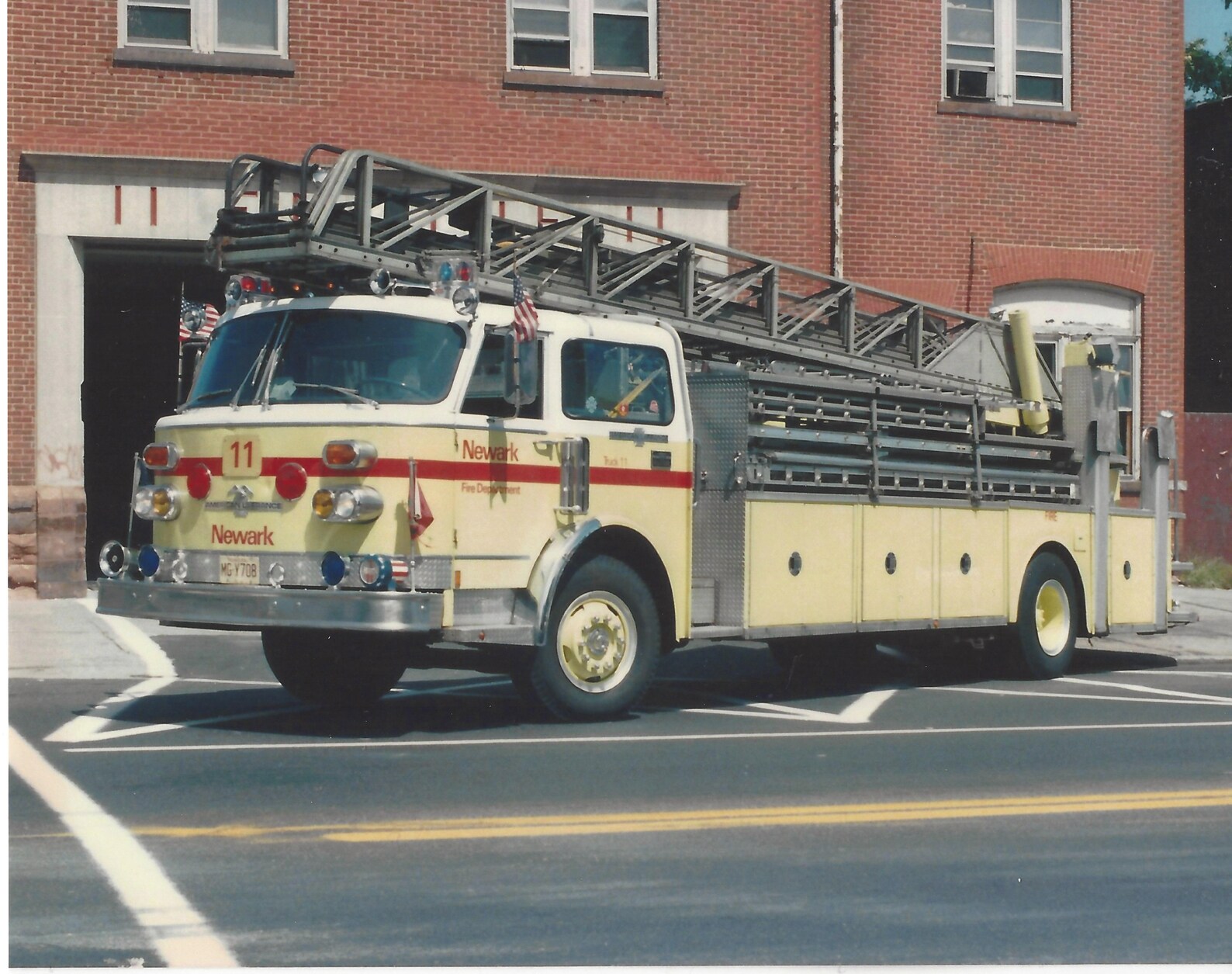 NEWARK FIRE DEPT Ladder 11 8x10 Color Photo American Lafrance 100' Rear ...