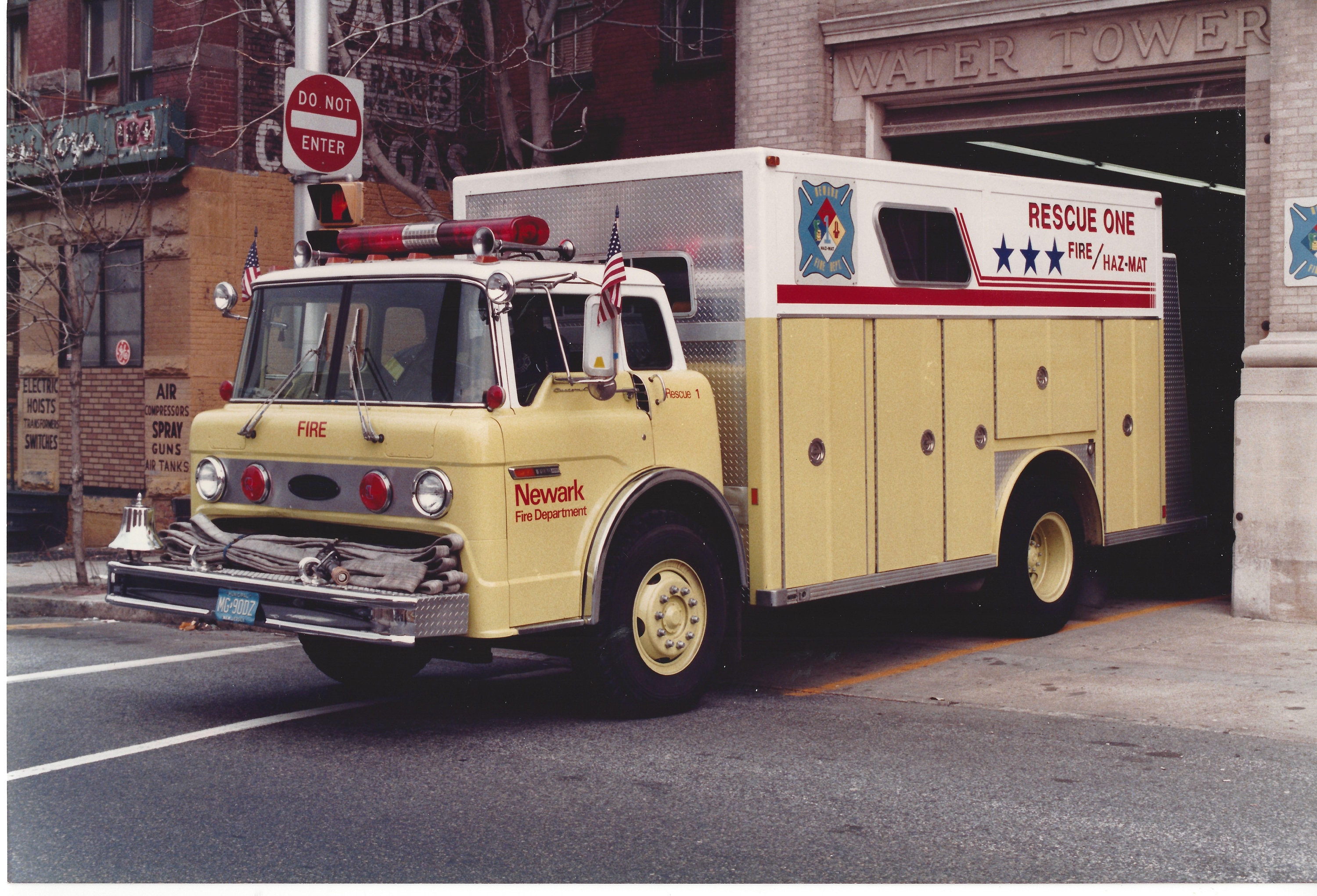 NEWARK FIRE Department Rescue 1 8x10 Color Photo 1985 Ford C/E-ONE ...