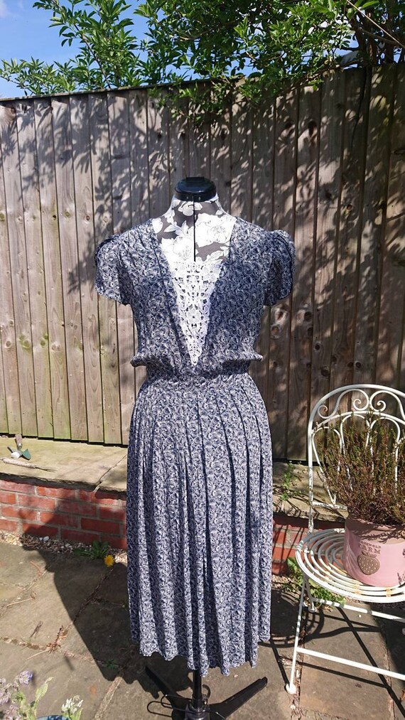 True 80's vintage Karin Stevens Sea shell navy print … - Gem