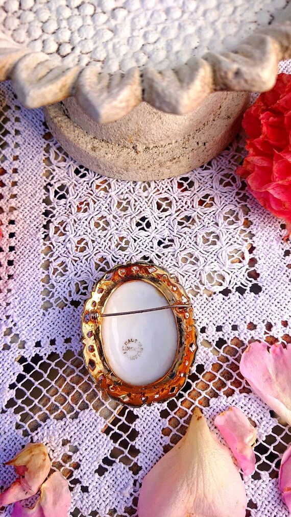 Large Vintage Limoges porcelain cameo brooch of Paint… - Gem