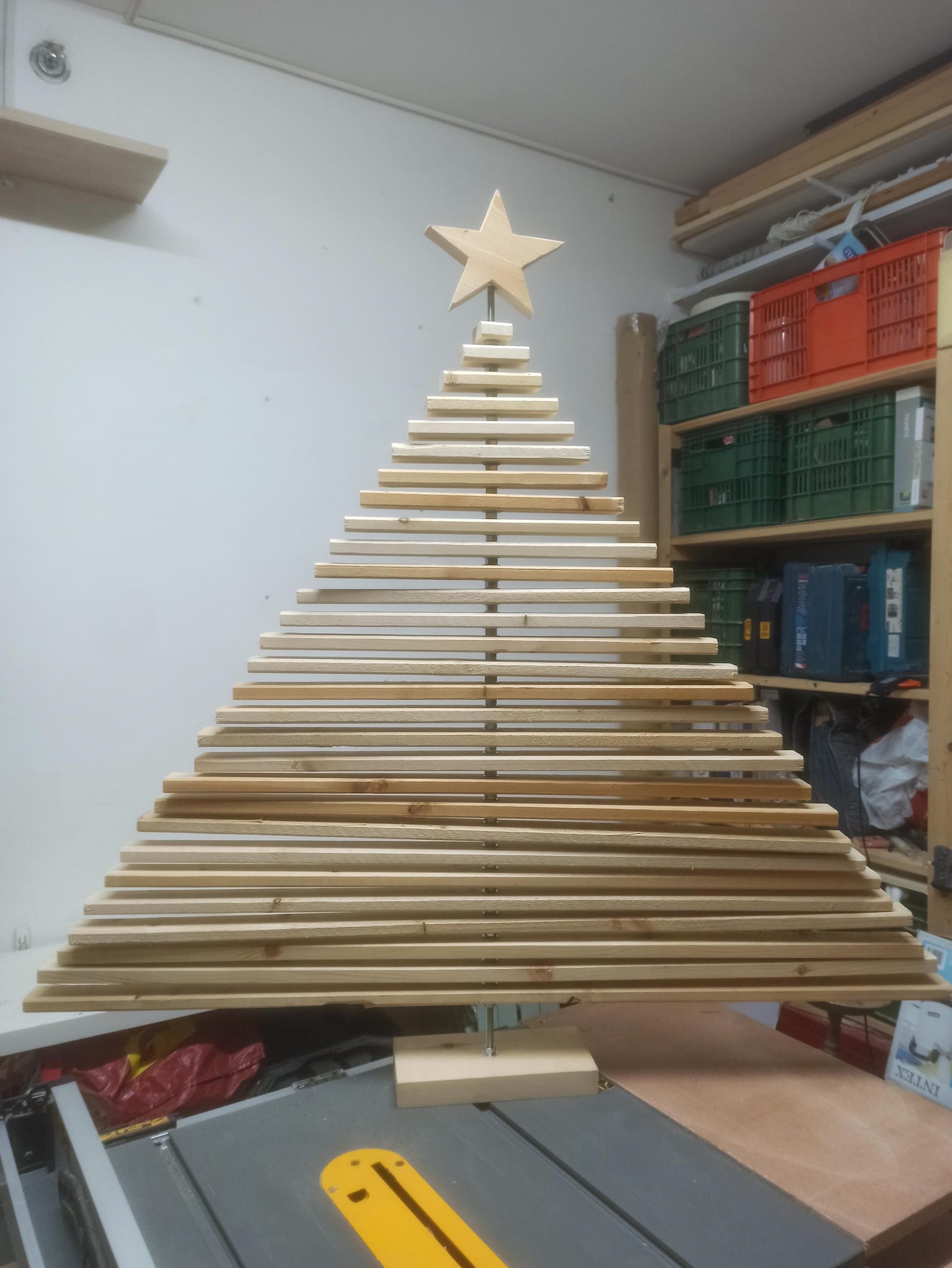 DIY Christmas, Making Christmas Tree Decorations How to Make a ...