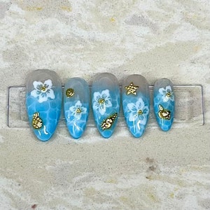 Beach Water Ombre / Light Blue Pool Water Nails With Gold Seashell ...