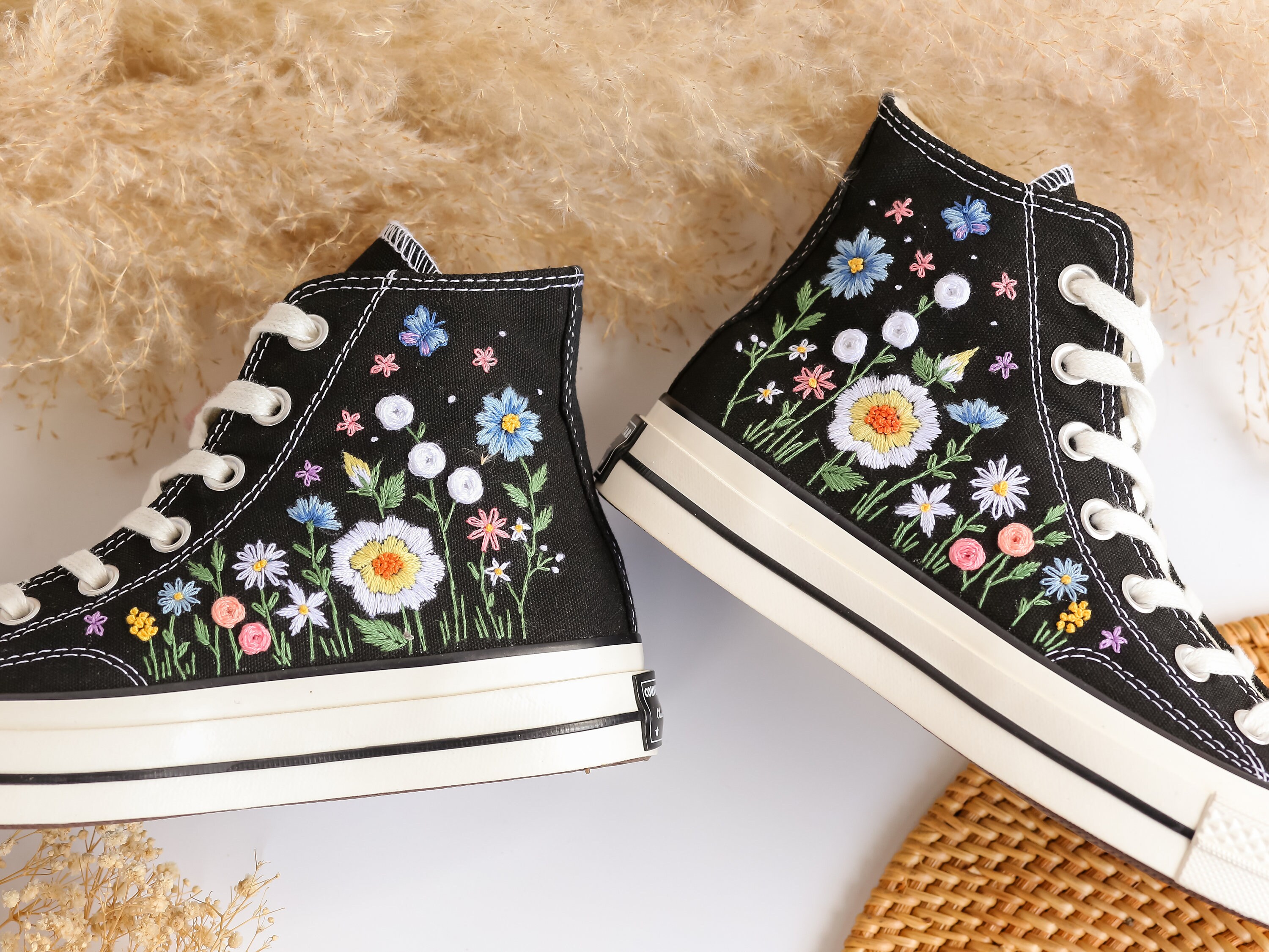 Embroidered Converse, Custom Converse Embroidered White Daisies and ...