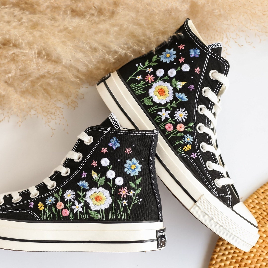 Embroidered Converse, Custom Converse Embroidered White Daisies and ...