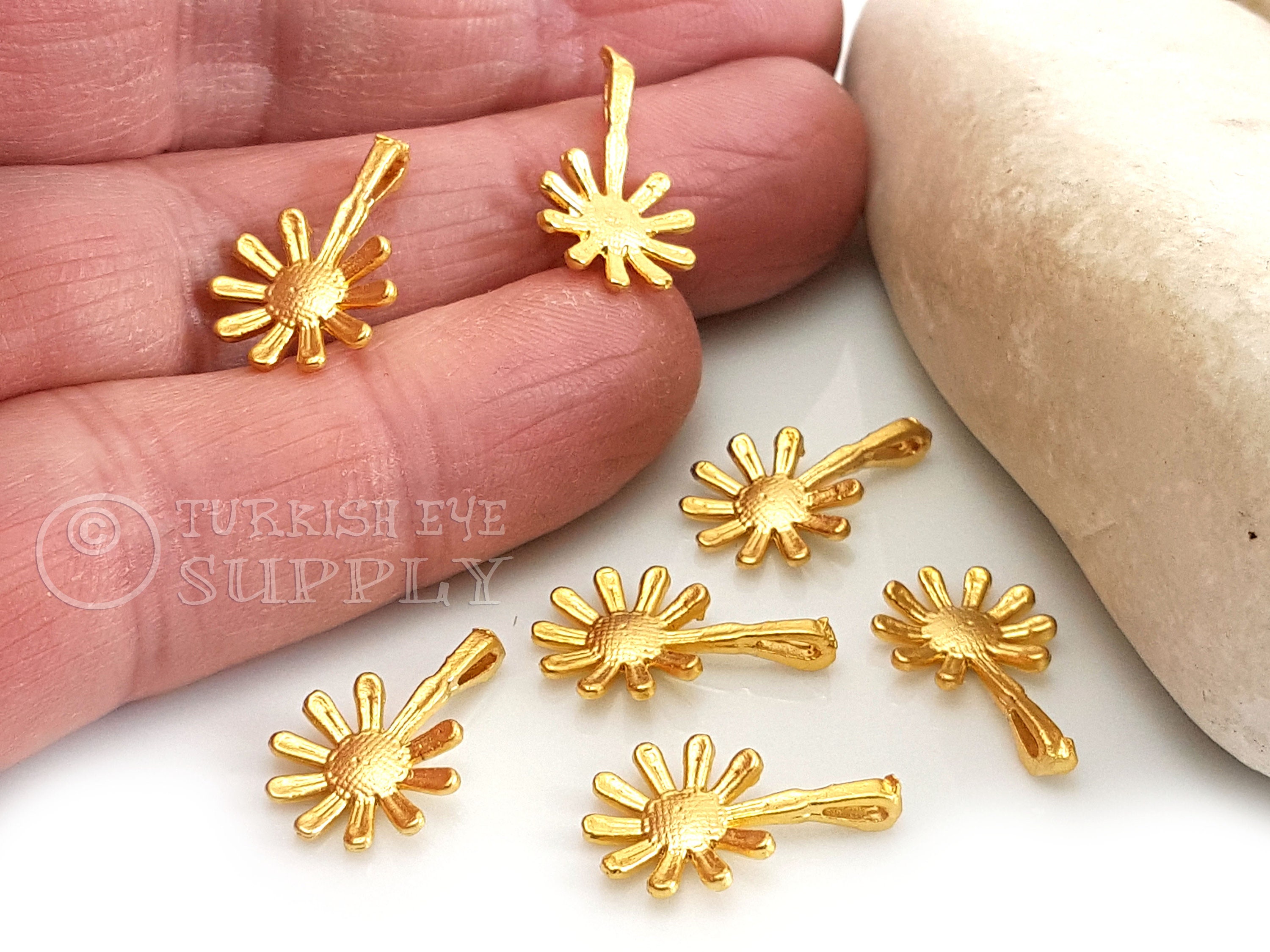 Mini Flower Charms Gold Daisy Charms Mini Daisy Pendants - Etsy UK