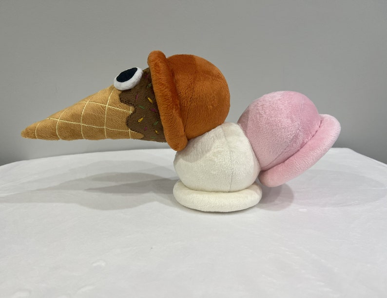 Scoopy Bugsnak From Bugsnax 16,9” X 9,1” (43 X 23 Cm) Plush Toy ...