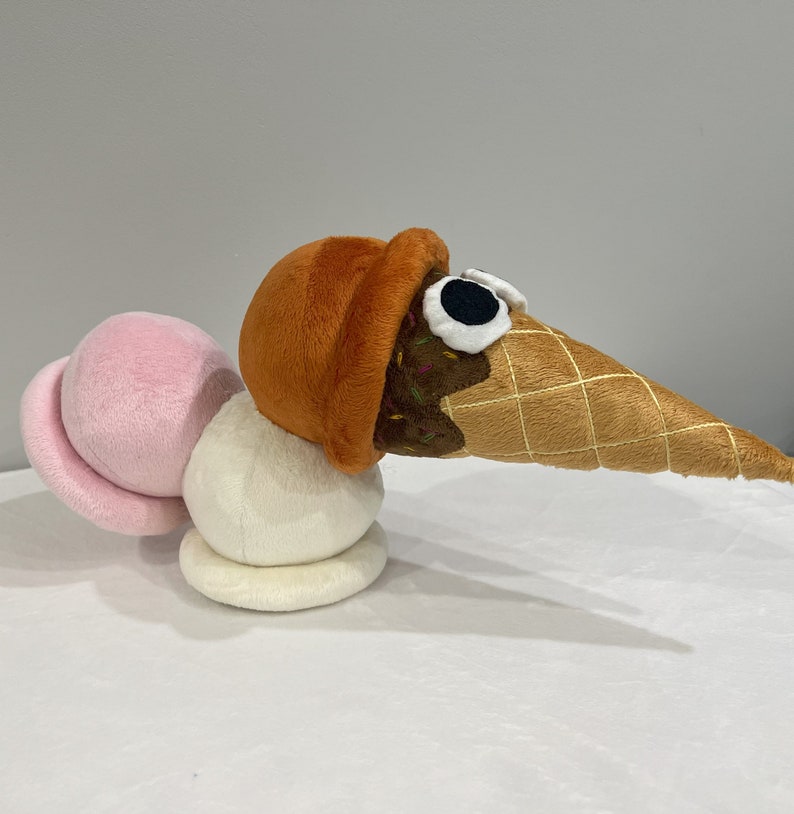 Scoopy Bugsnak From Bugsnax 16,9” X 9,1” (43 X 23 Cm) Plush Toy ...