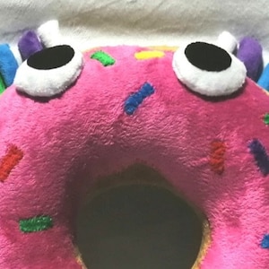 Sprinklepede Bugsnak From Bugsnax 9,8” (25 Cm) Plush Toy Donut Donapiés ...