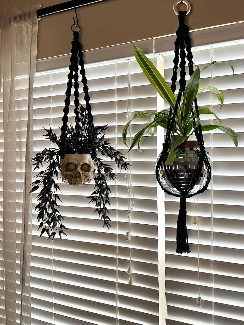 Macrame Skull Plant Holder | Skeleton Skull Pot Holder | Halloween ...