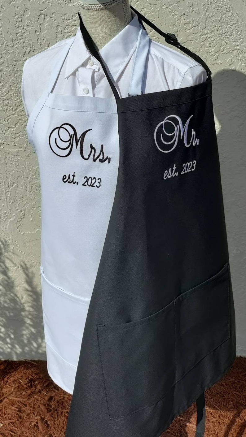 Mr. and Mrs. Apron/embroidered/wedding Gift - Etsy