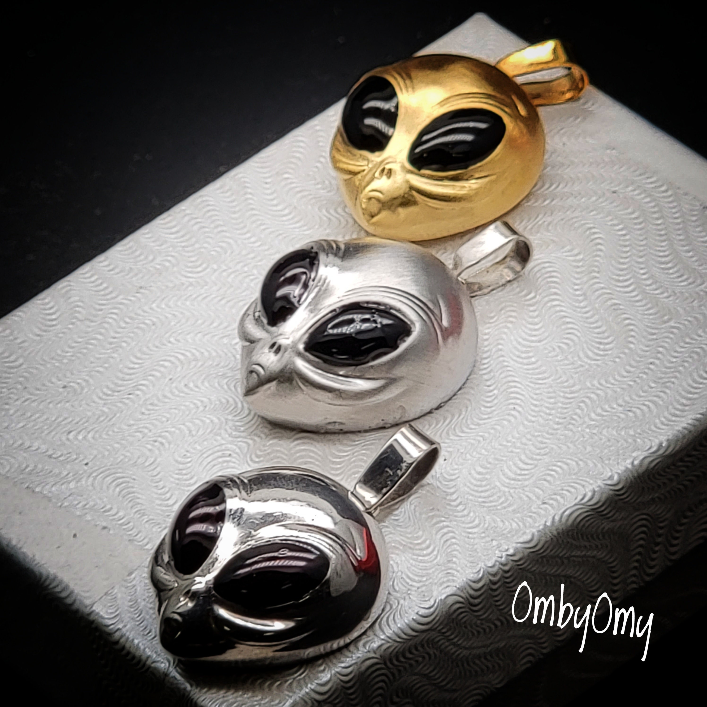 14 KT Solid Gold Alien Pendant, ET Pendant, Face Necklace, UFO Pendant ...