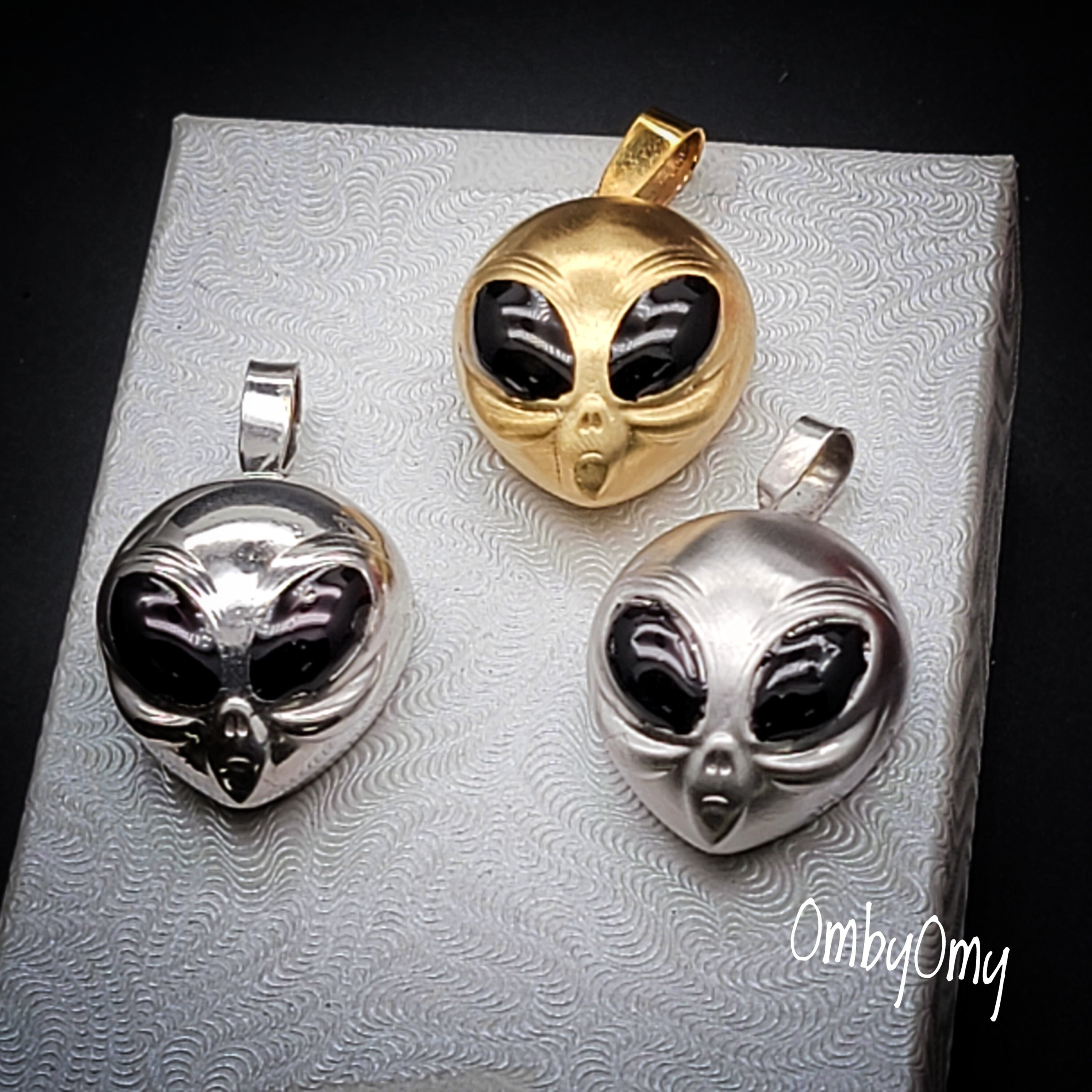 14 KT Solid Gold Alien Pendant, ET Pendant, Face Necklace, UFO Pendant ...