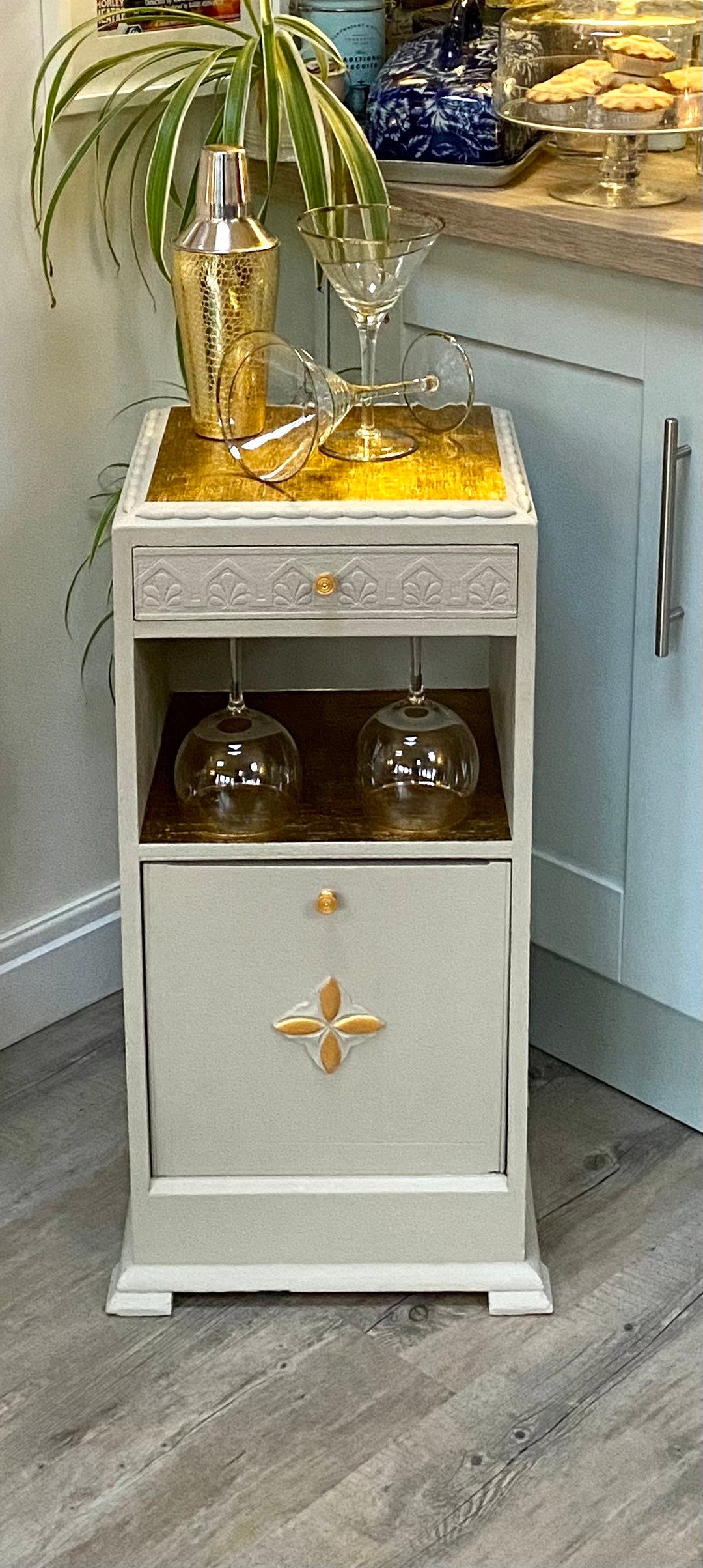 Upcycled Cocktail Cabinet: Vintage Coal Scuttle Bar Cart - Etsy Österreich