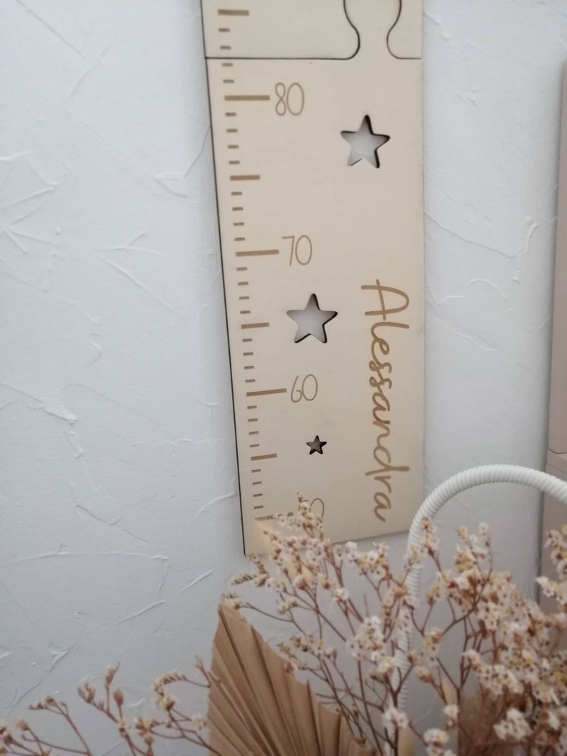 Toise en bois personnalisée. Cadeau naissance décoration | Etsy