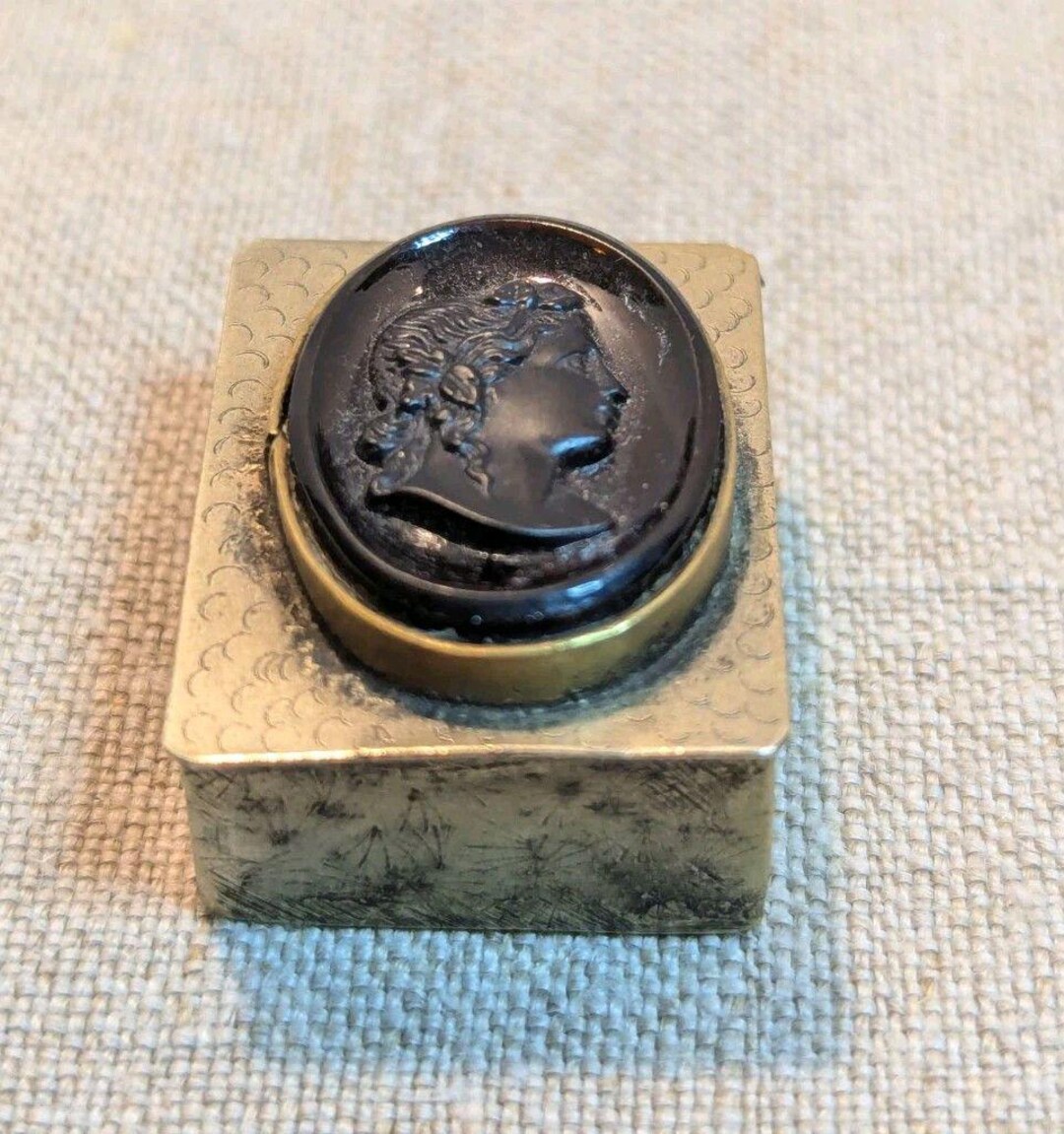 19th C. Red Onyx Intaglio Roman Carved Figure Pill Box - Etsy