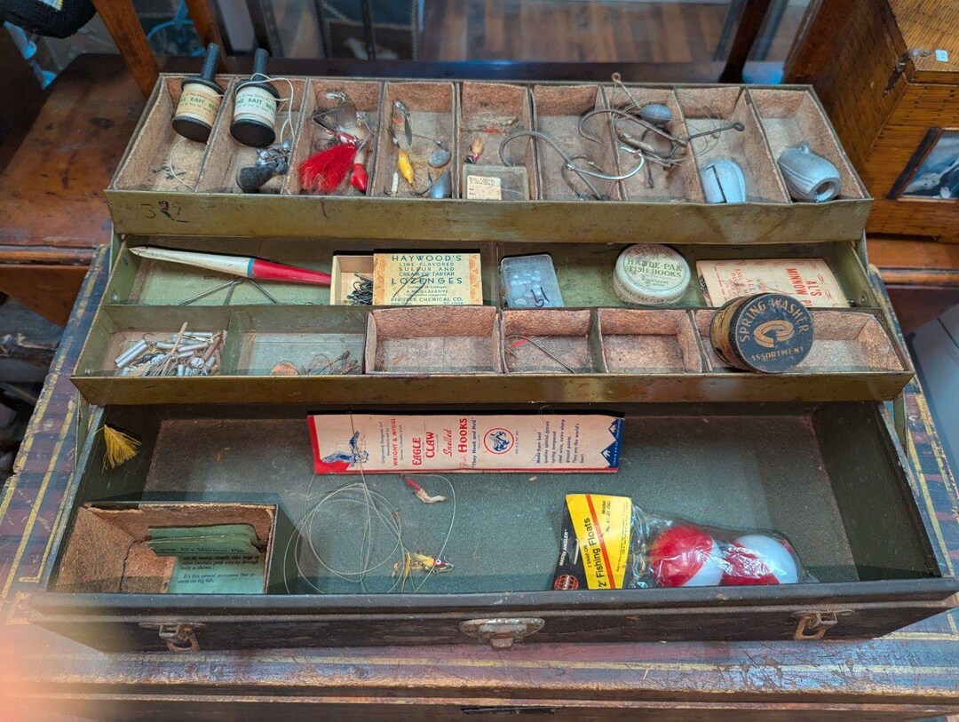 1930's Kennedy Kits Fishing Lures Decoupore Tackle Box With Key and ...