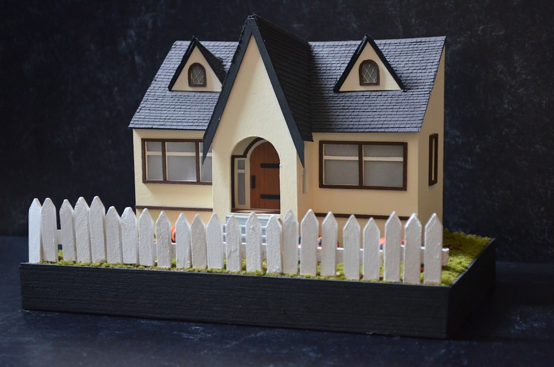 Trick R' Treat - Rhonda's House Miniature Horror House - Etsy