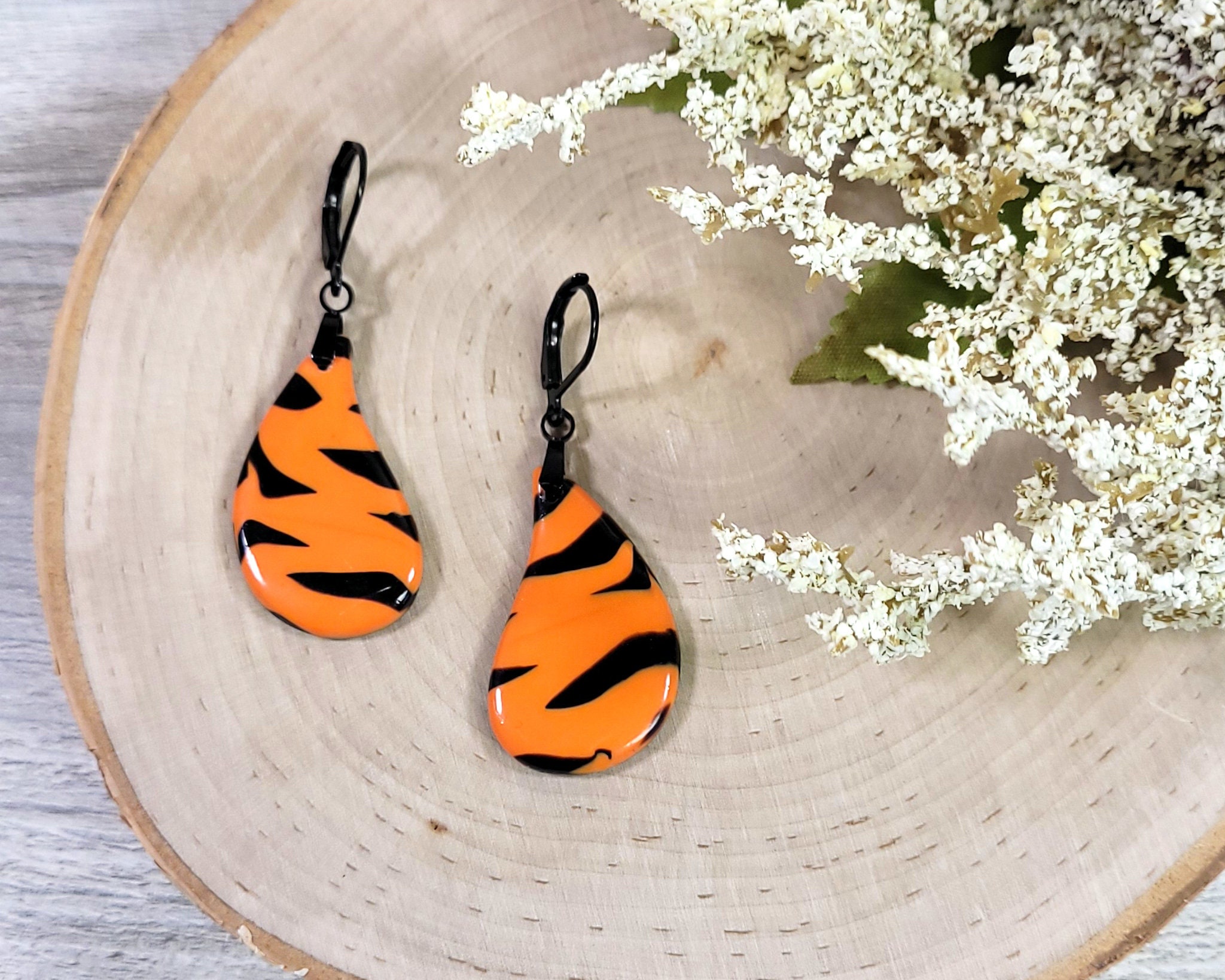 Curved Teardrop Shape