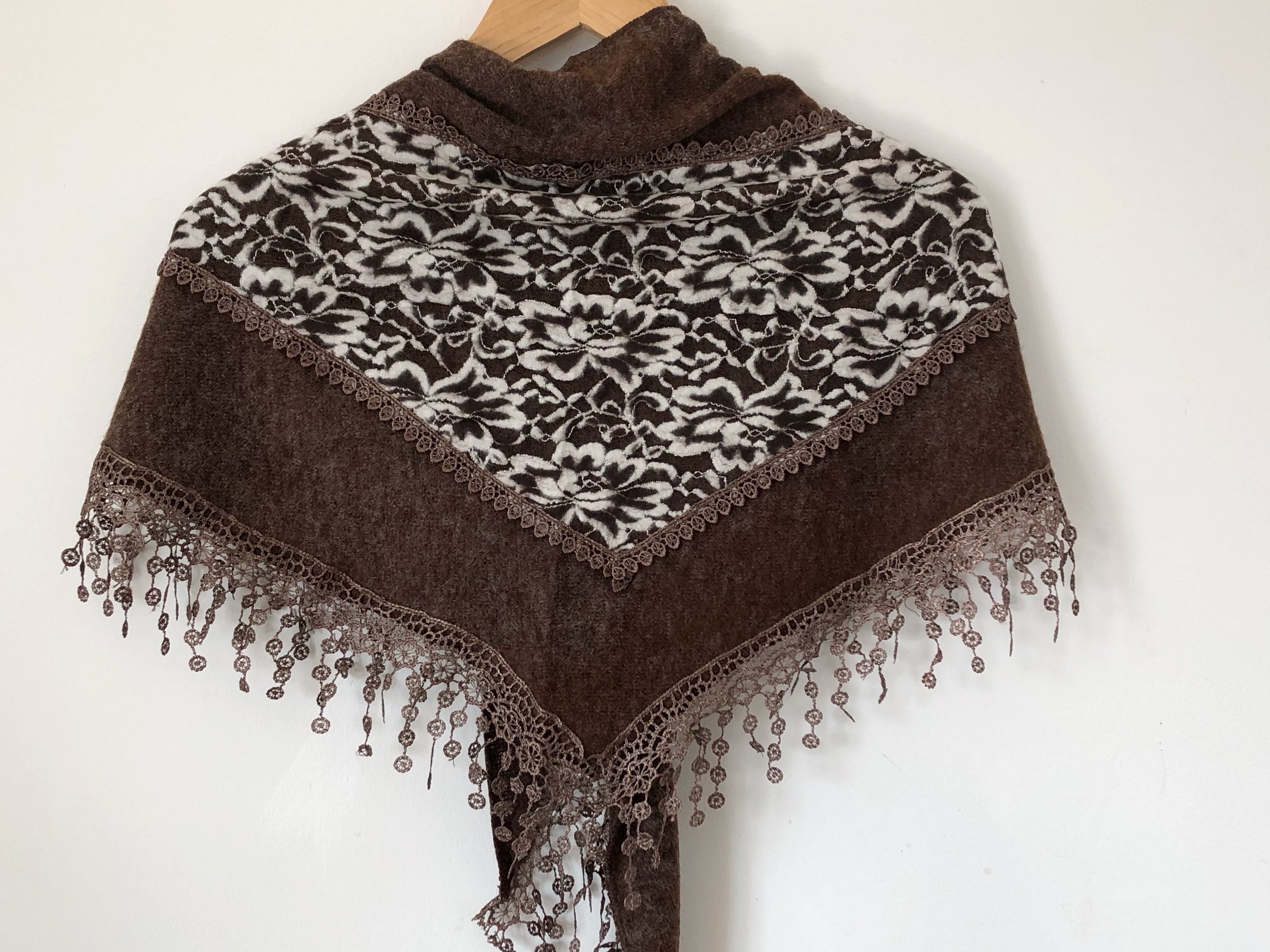 TRIANGLE Knitted Scarf With Lace and Tassels Flower Lace Scarf With ...