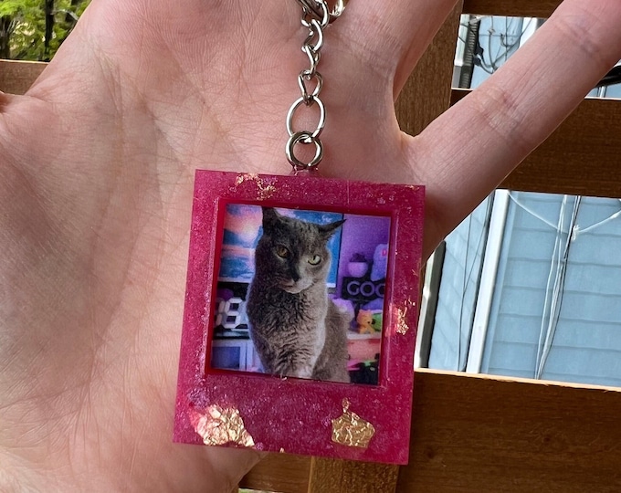 Resin Keychain With Rose Petals and Gold Flakes - Etsy