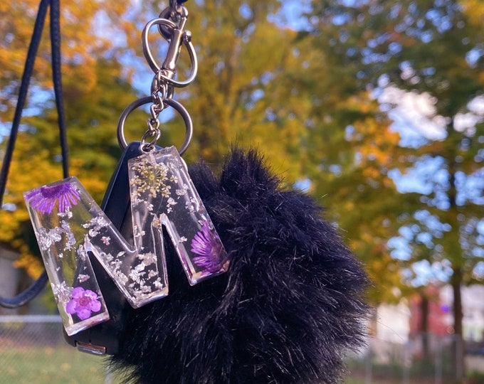 Resin Keychain With Rose Petals and Gold Flakes - Etsy