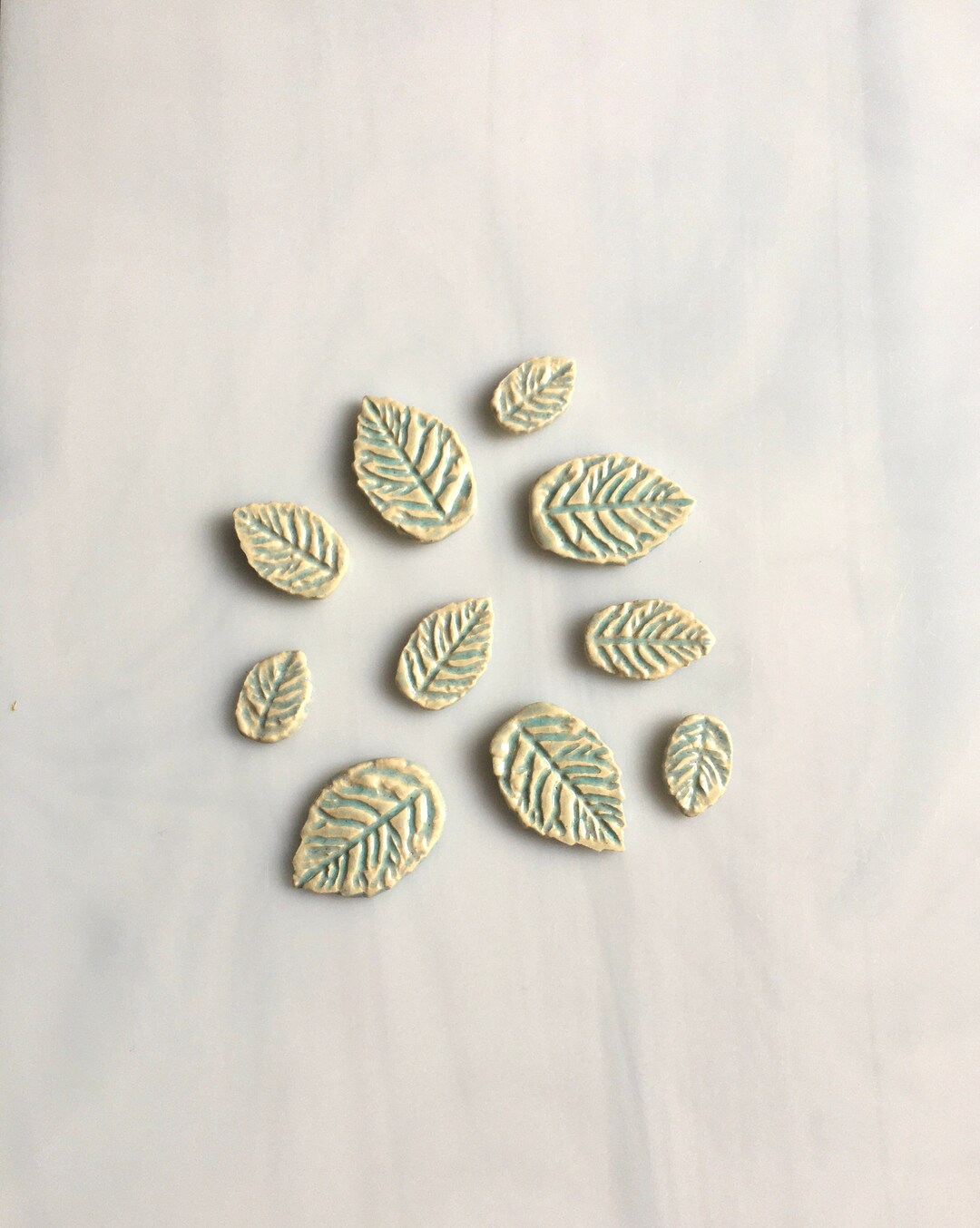 Ceramic Leaf Tiles, 10 Pcs, Variegated Leaves, Three Sizes, Mint Green ...