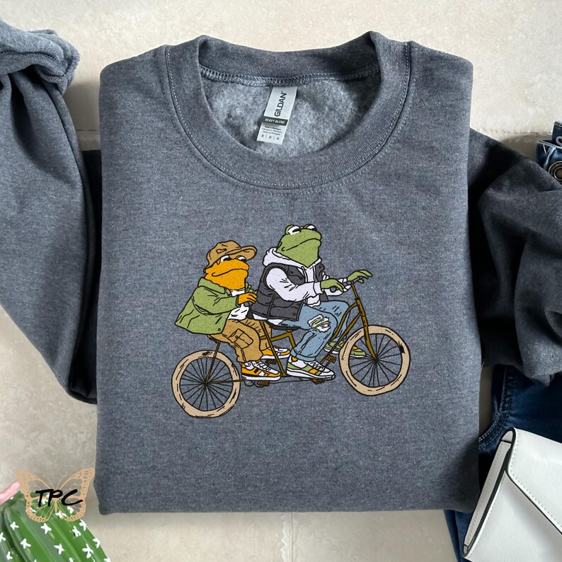 Frog and Toad Sweatshirt, Vintage Classic Book, Frog Happy Sweatshirt ...