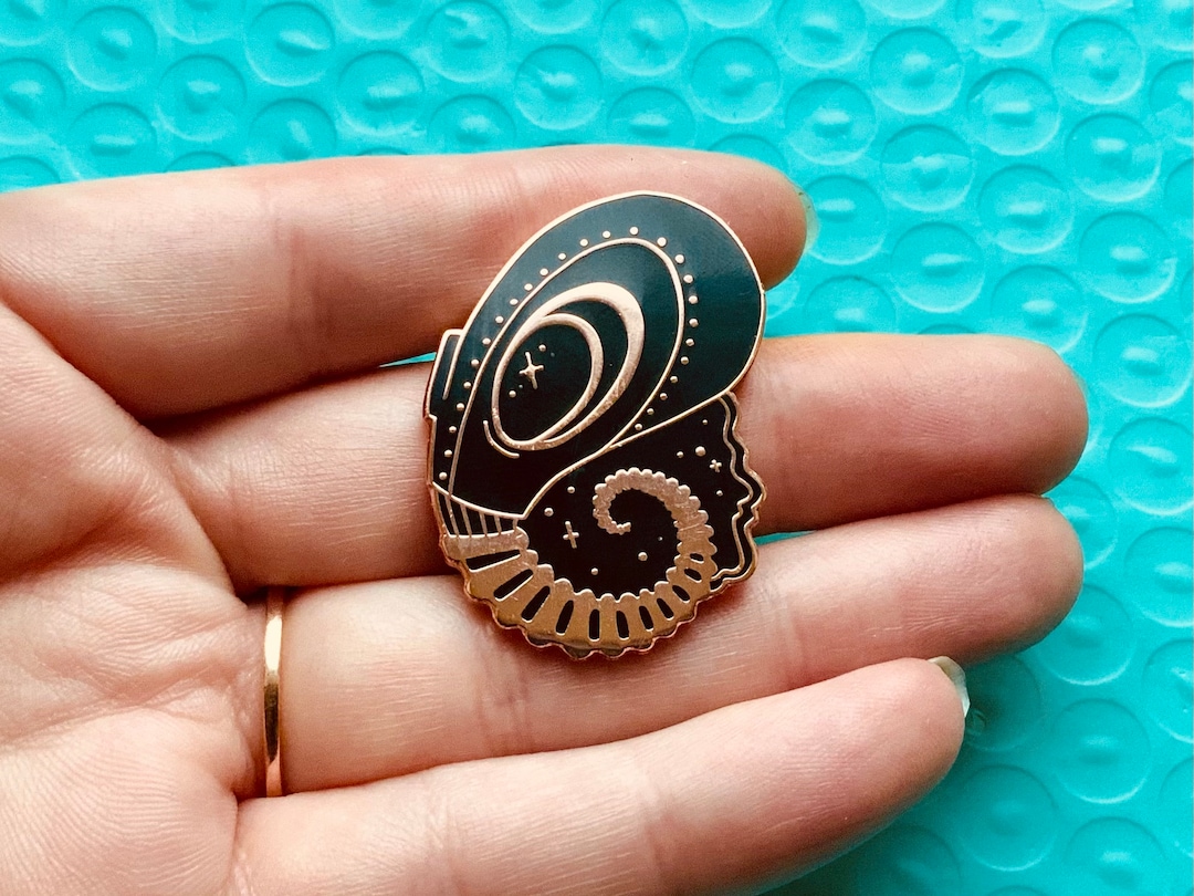 DREAM HELM 38mm / 1.5 Inch Copper Hard Enamel PIN Sandman Morpheus - Etsy