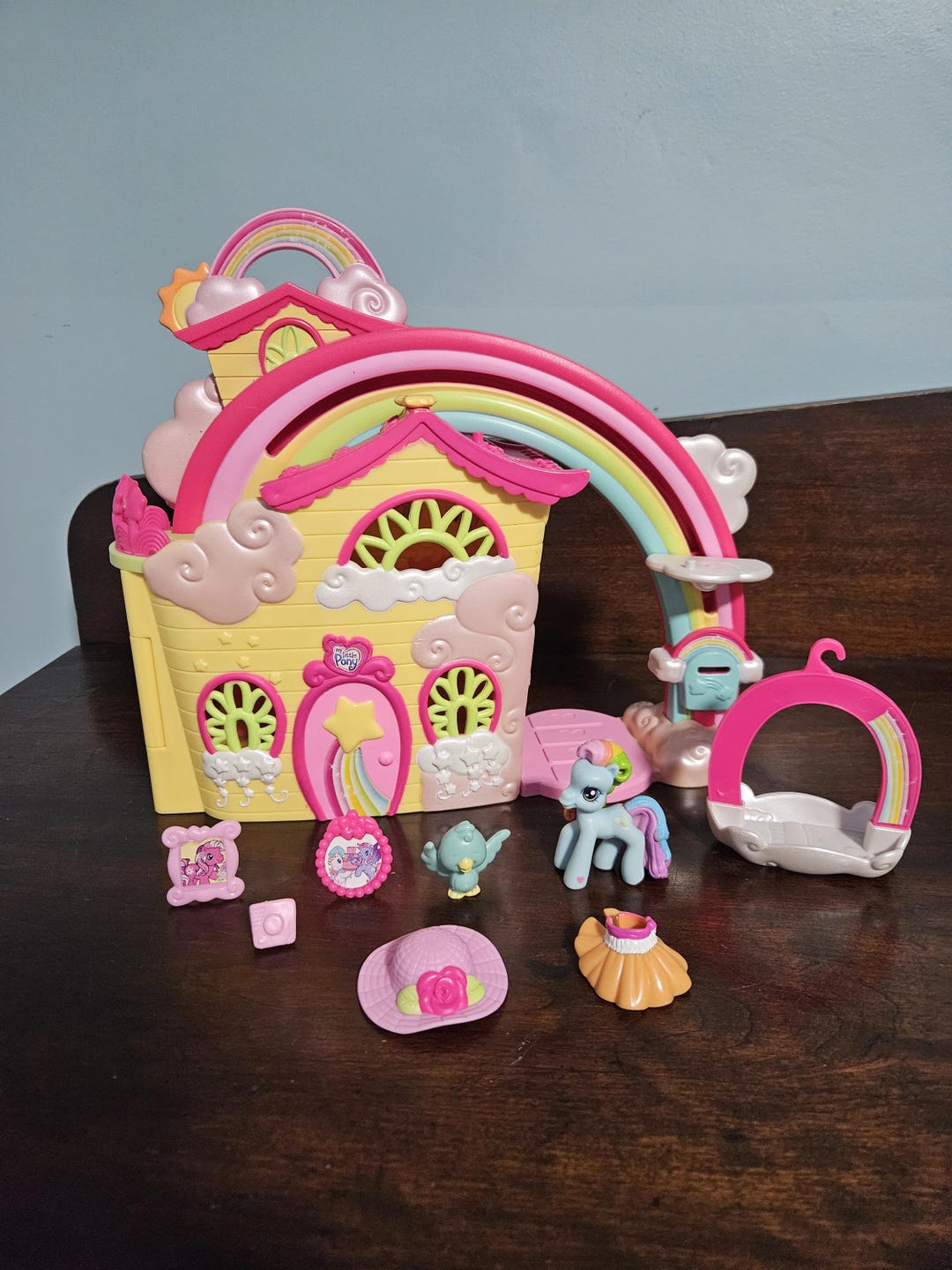 My Little Pony Ponyville Rainbow Dash's Rainbow House With Accessories ...