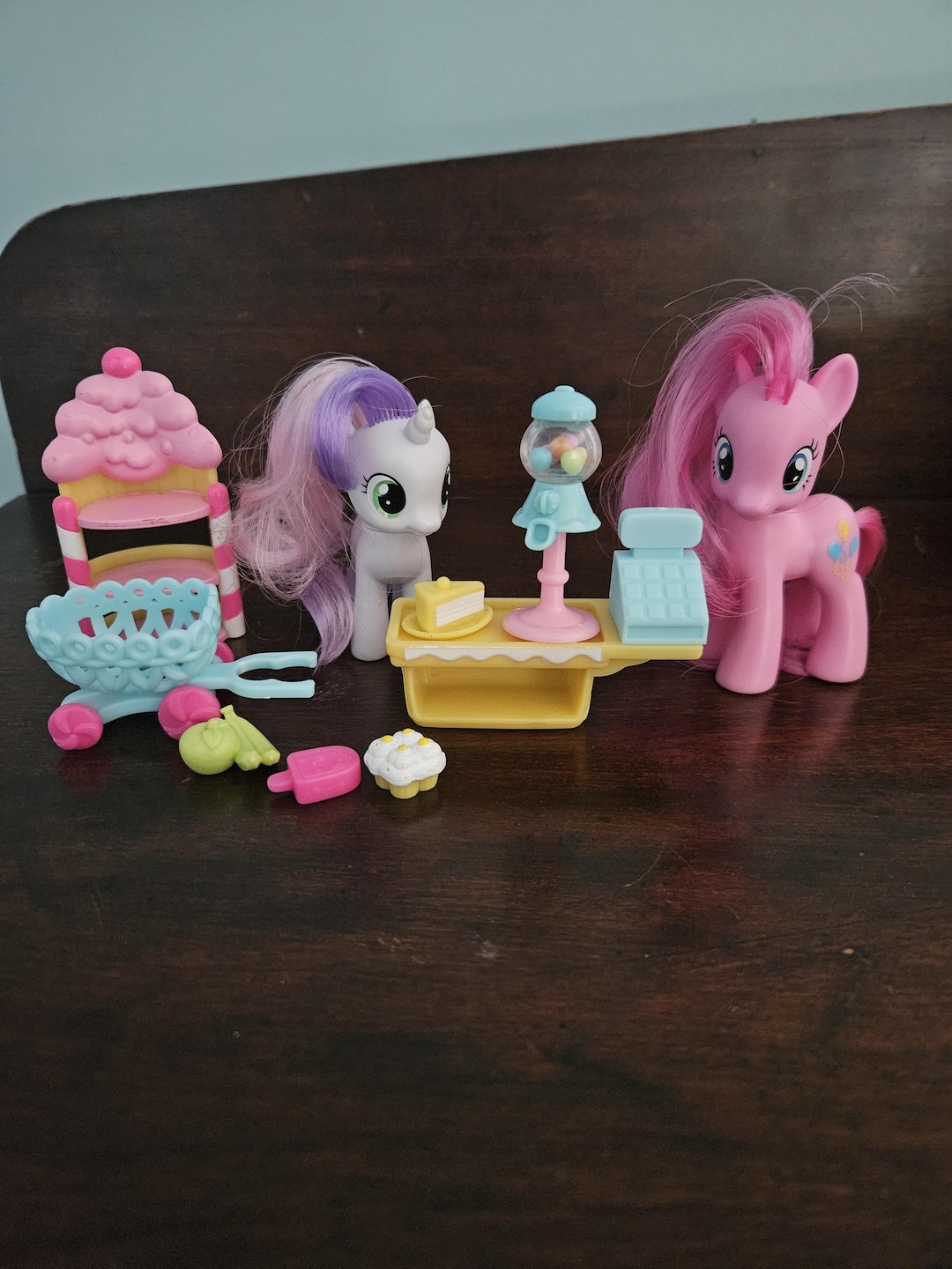 My Little Pony Pinkie Pie and Sweetie Belle's Sweets Boutique Playset ...