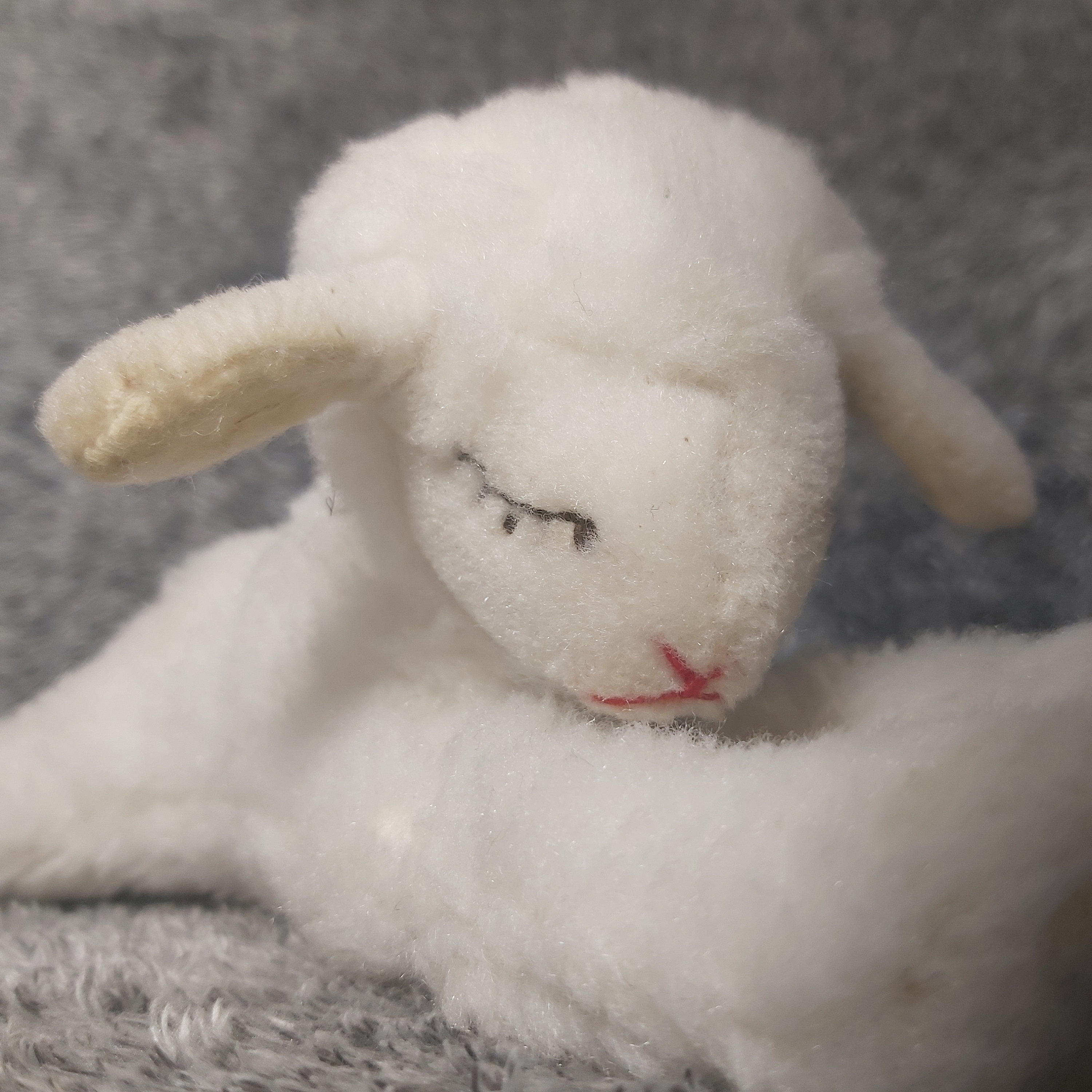 Vintage Steiff Sleeping Lamb. Vintage Sheep Steiff. Lying Lamb Sleeping ...