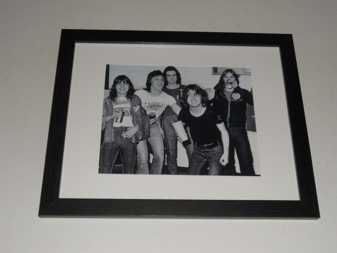 Large Framed AC/DC Bon Scott, Angus Young, 1974 Macolm Young Ac/dc 24 X ...