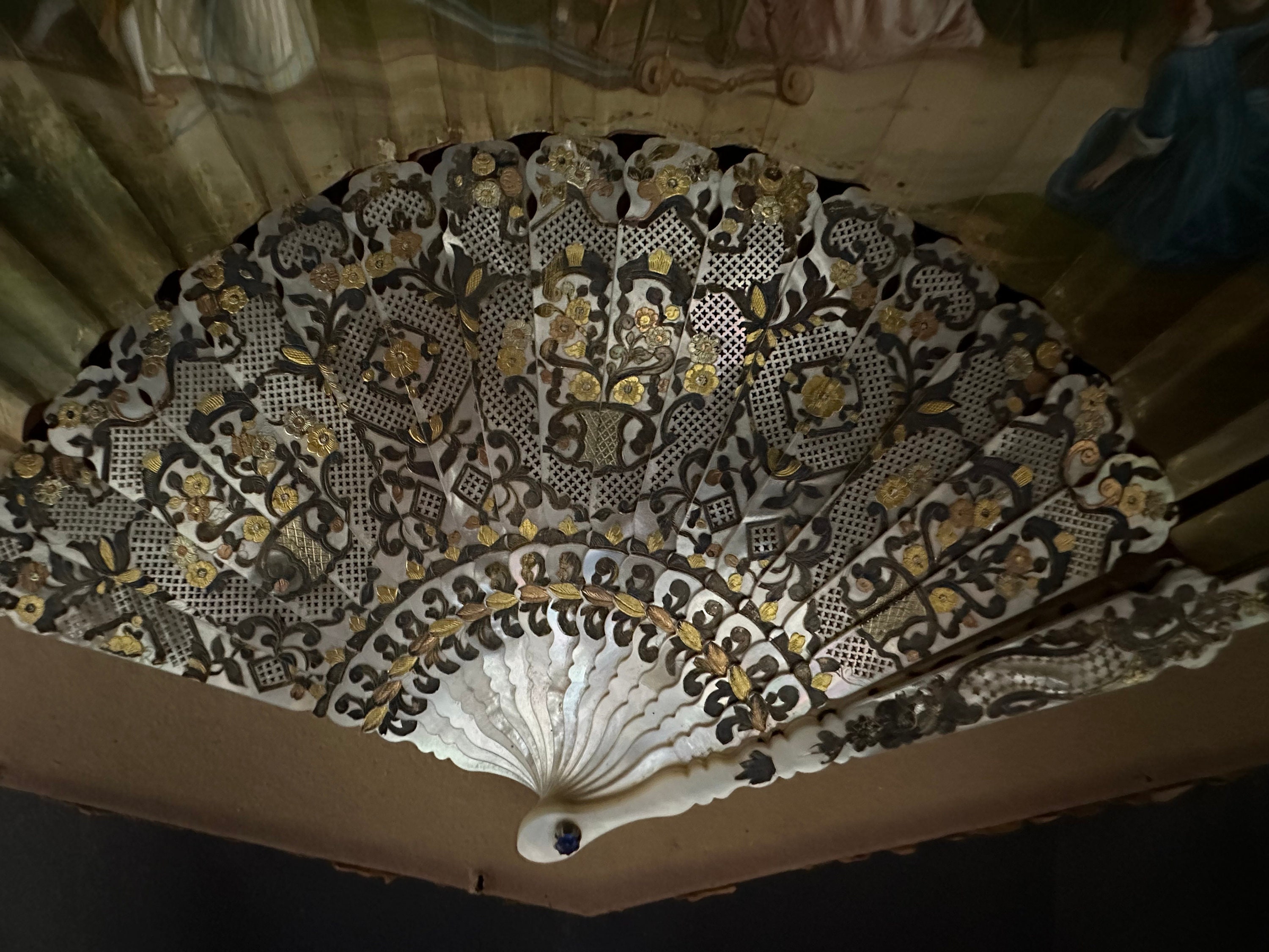 ANTIQUE VICTORIAN 19th Century France Hand FAN With Mother of Pearl in ...
