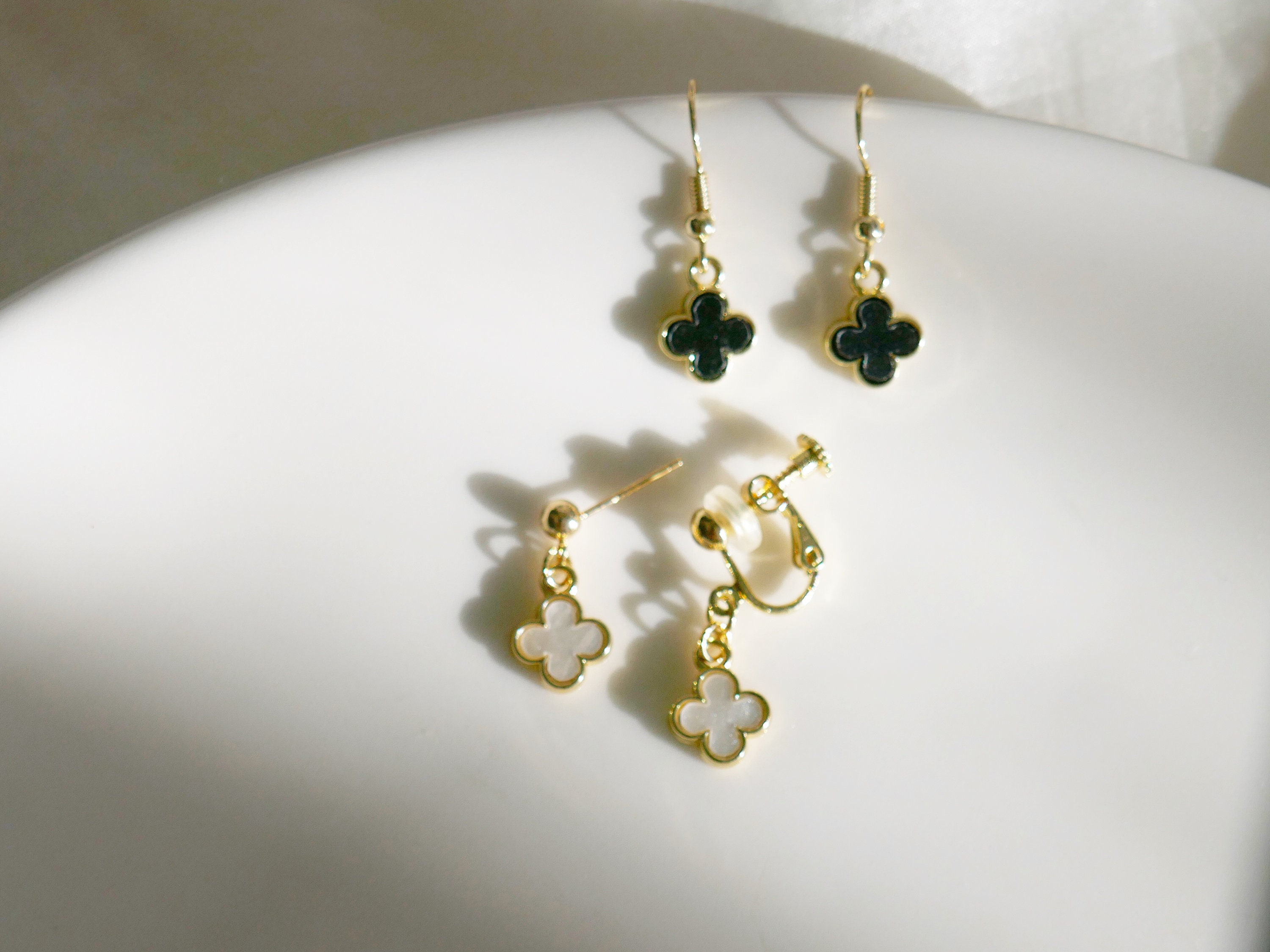 White & Black Four Leaf Clover Earrings | Dangle Drop White & Black Four Leaf Clover Earrings | Dangle Drop