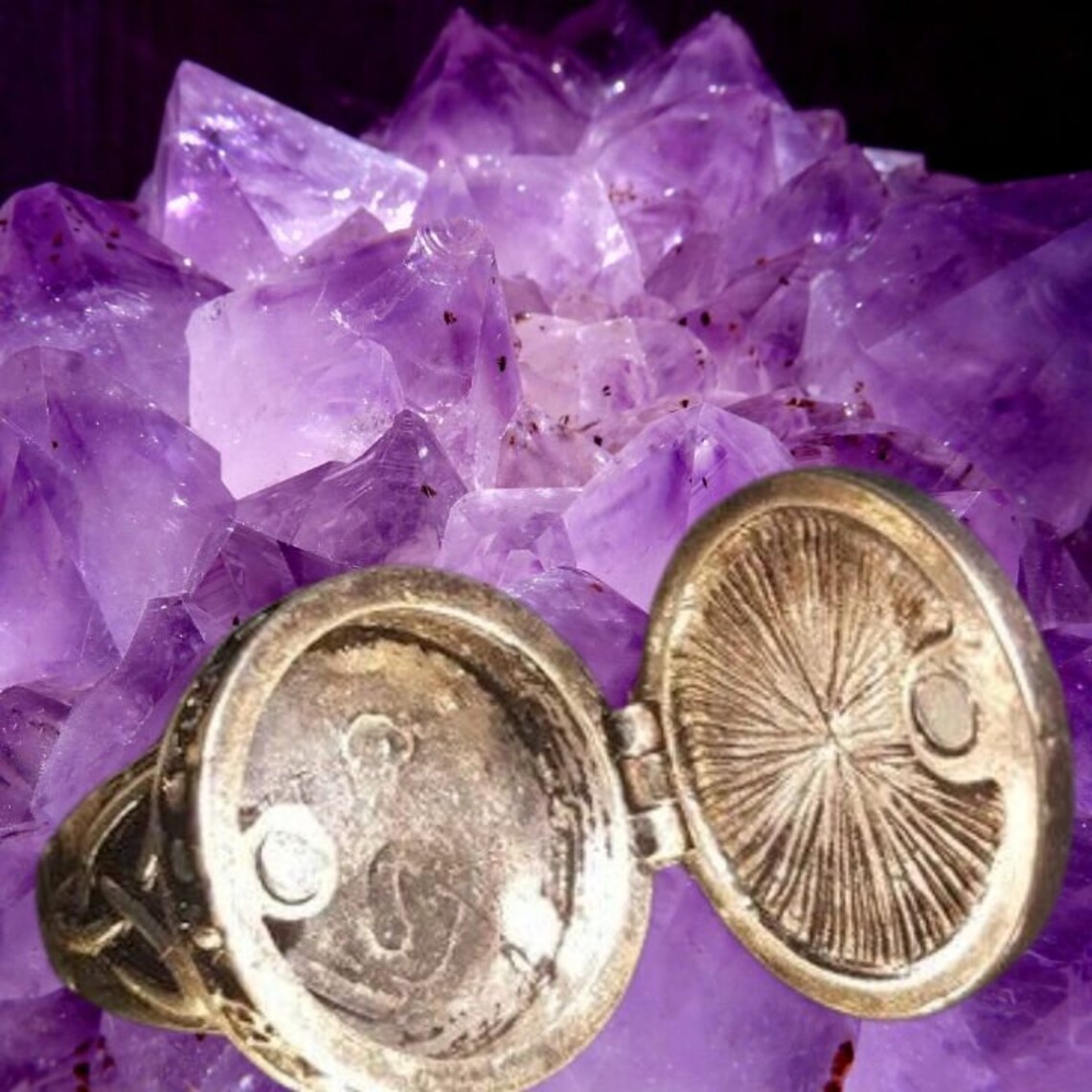 Witch's Ring, Magick Ring Vessel, Voodoo, Haunted Djinn Ring, Jinn - Etsy